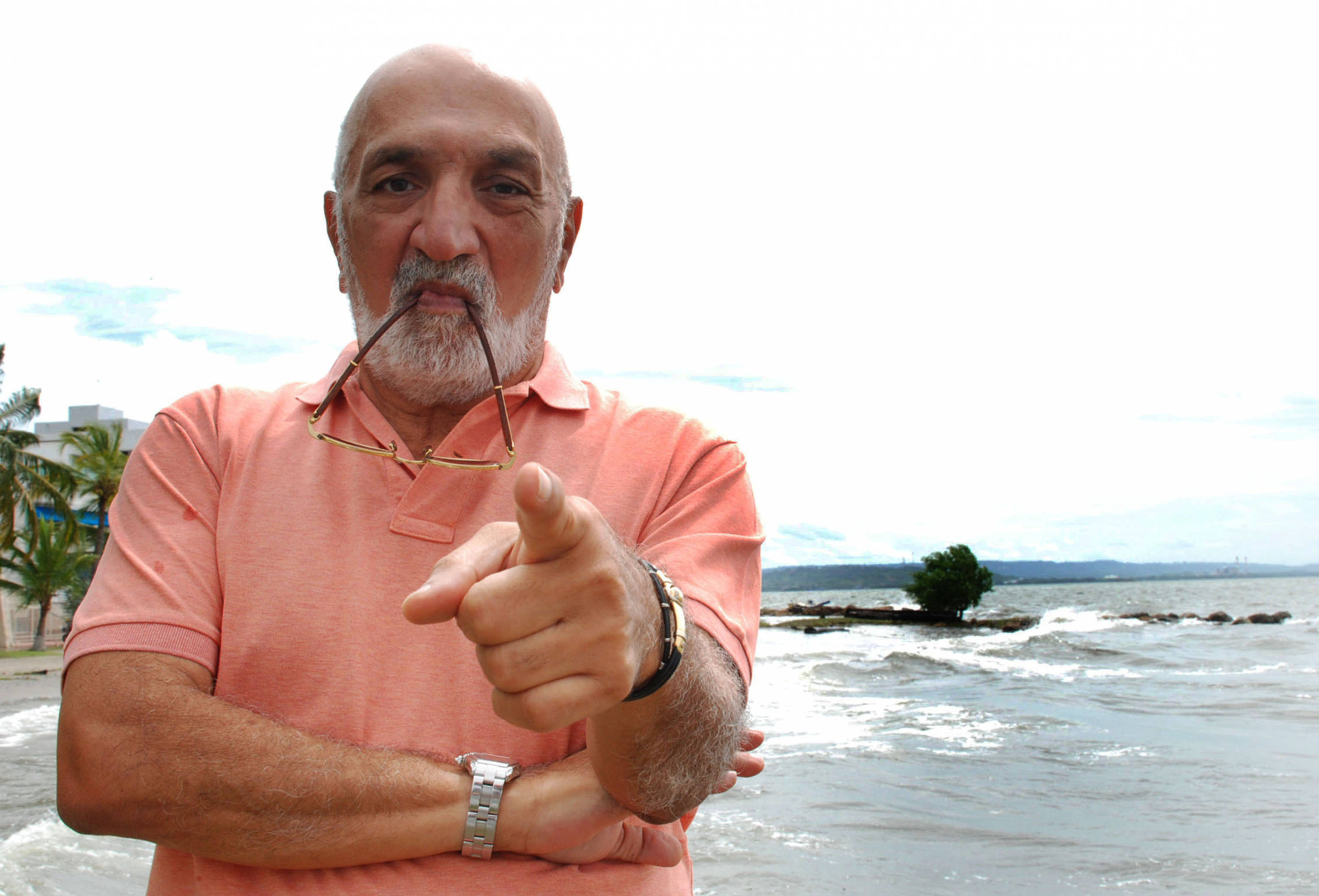 Juan Gossain lanza su nuevo libro Que les den cárcel por casa