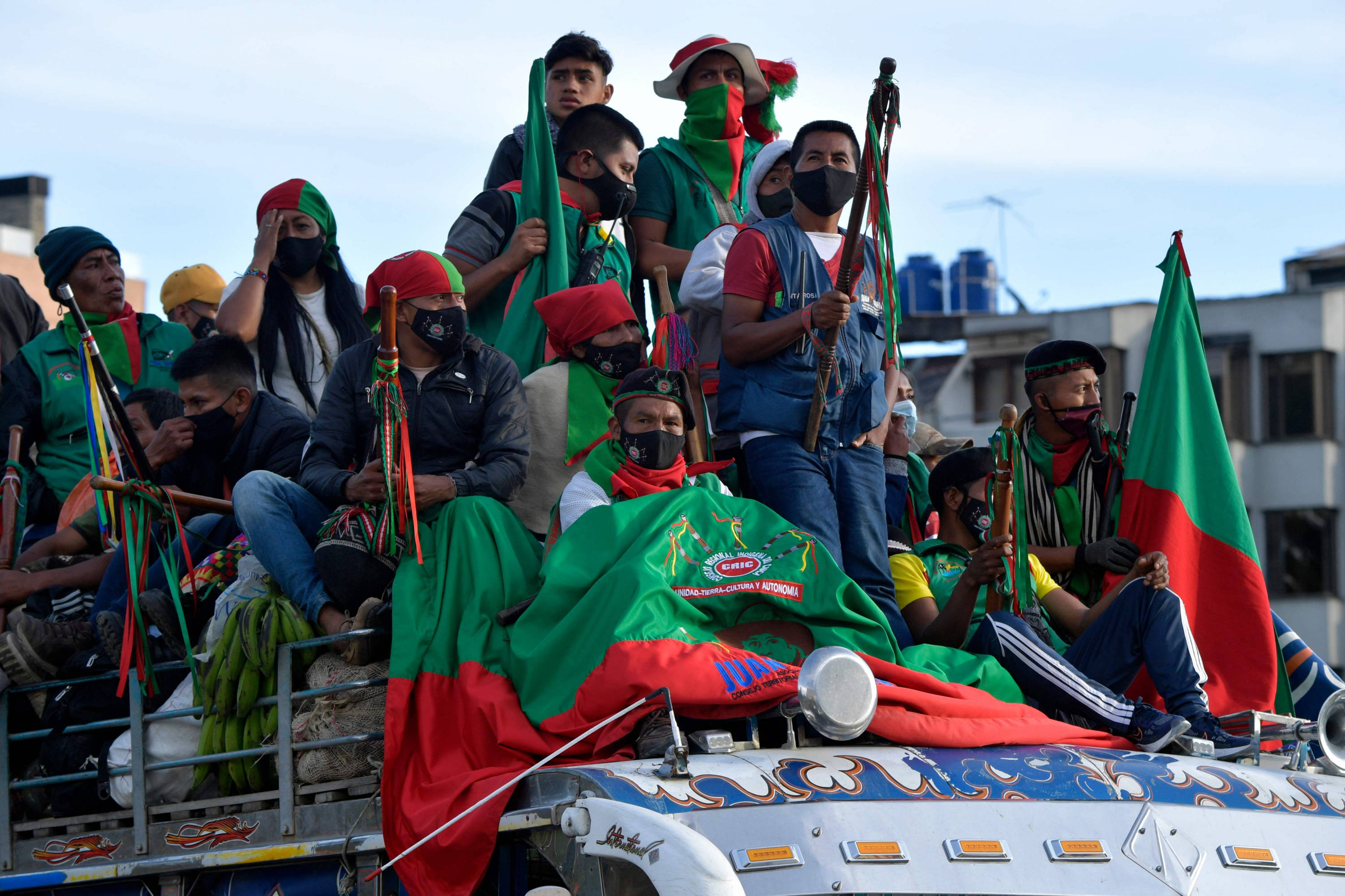 Minga indígena: qué significan los colores, los sombreros y los ...