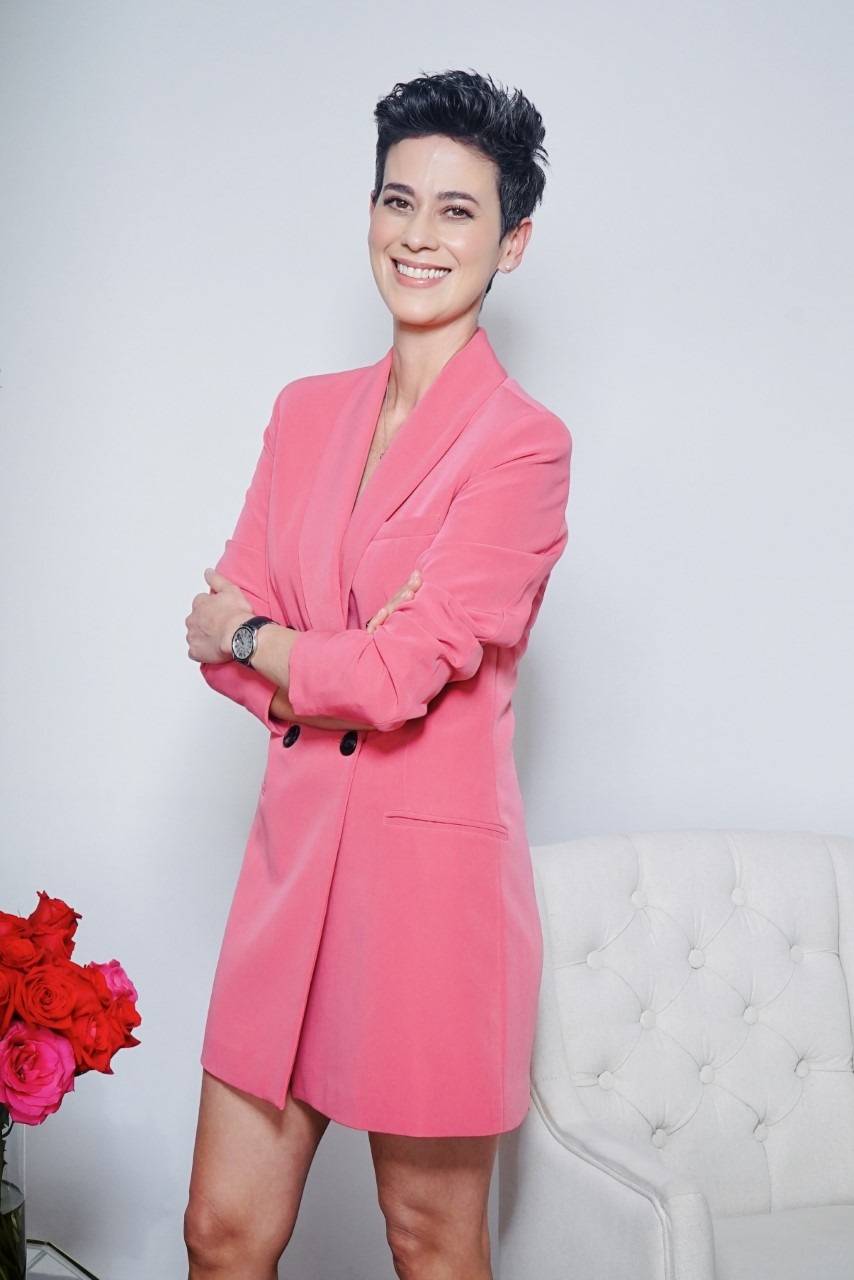 Sandra Vélez responde preguntas sobre la televisión