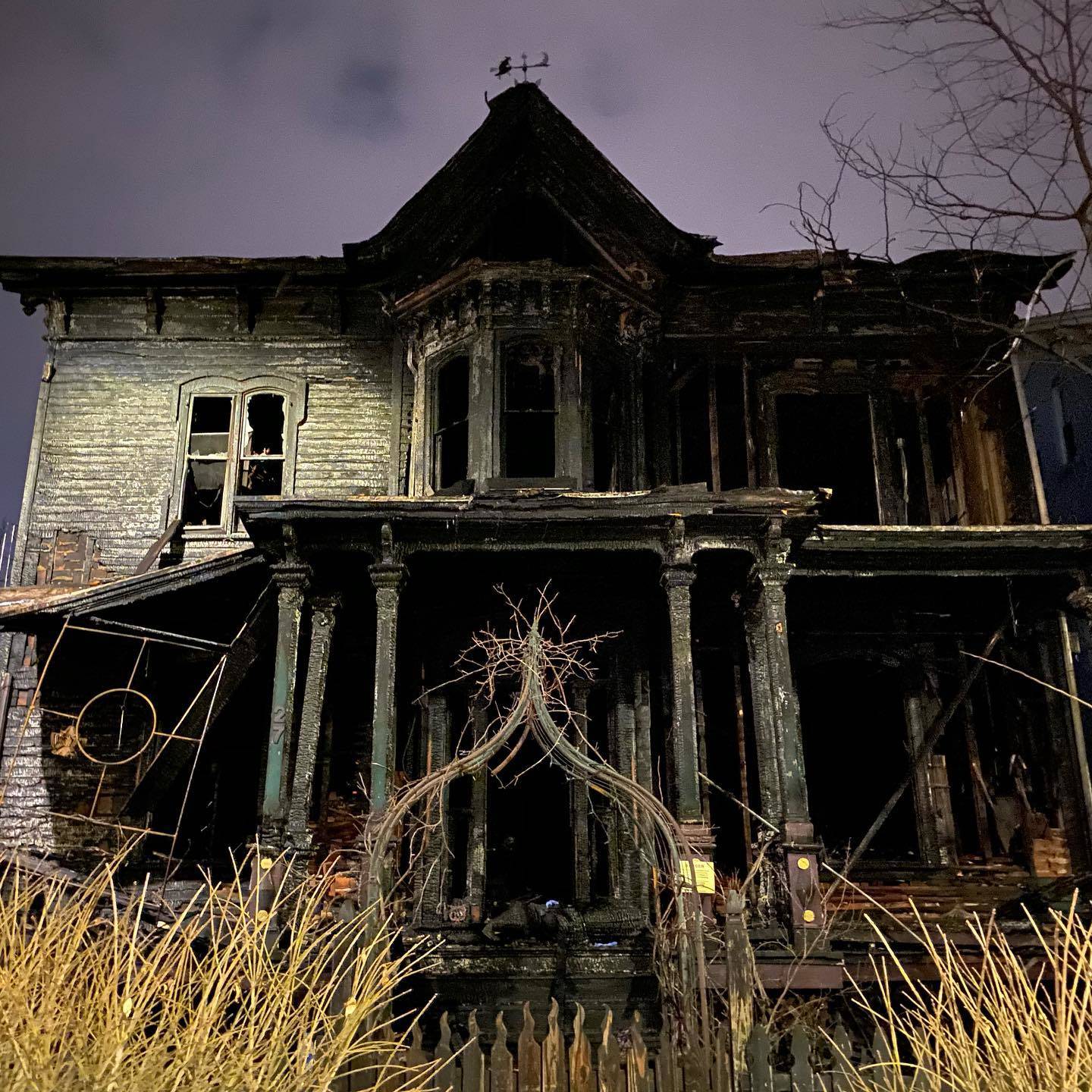 Satanismo: Incendio destruyó famosa casa de la Iglesia de Satanás en ...