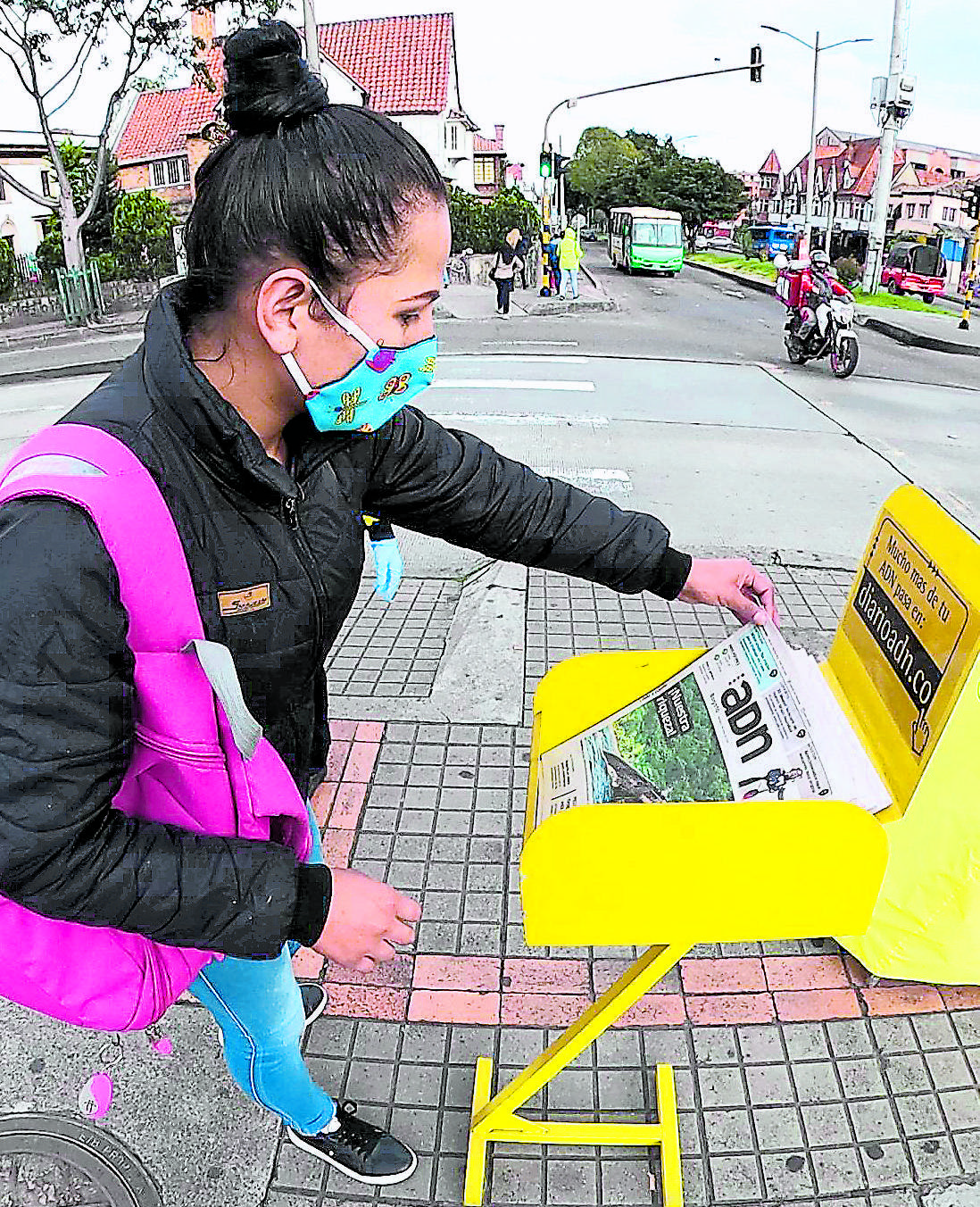 ADN, el diario gratuito que va con los transeúntes de las capitales