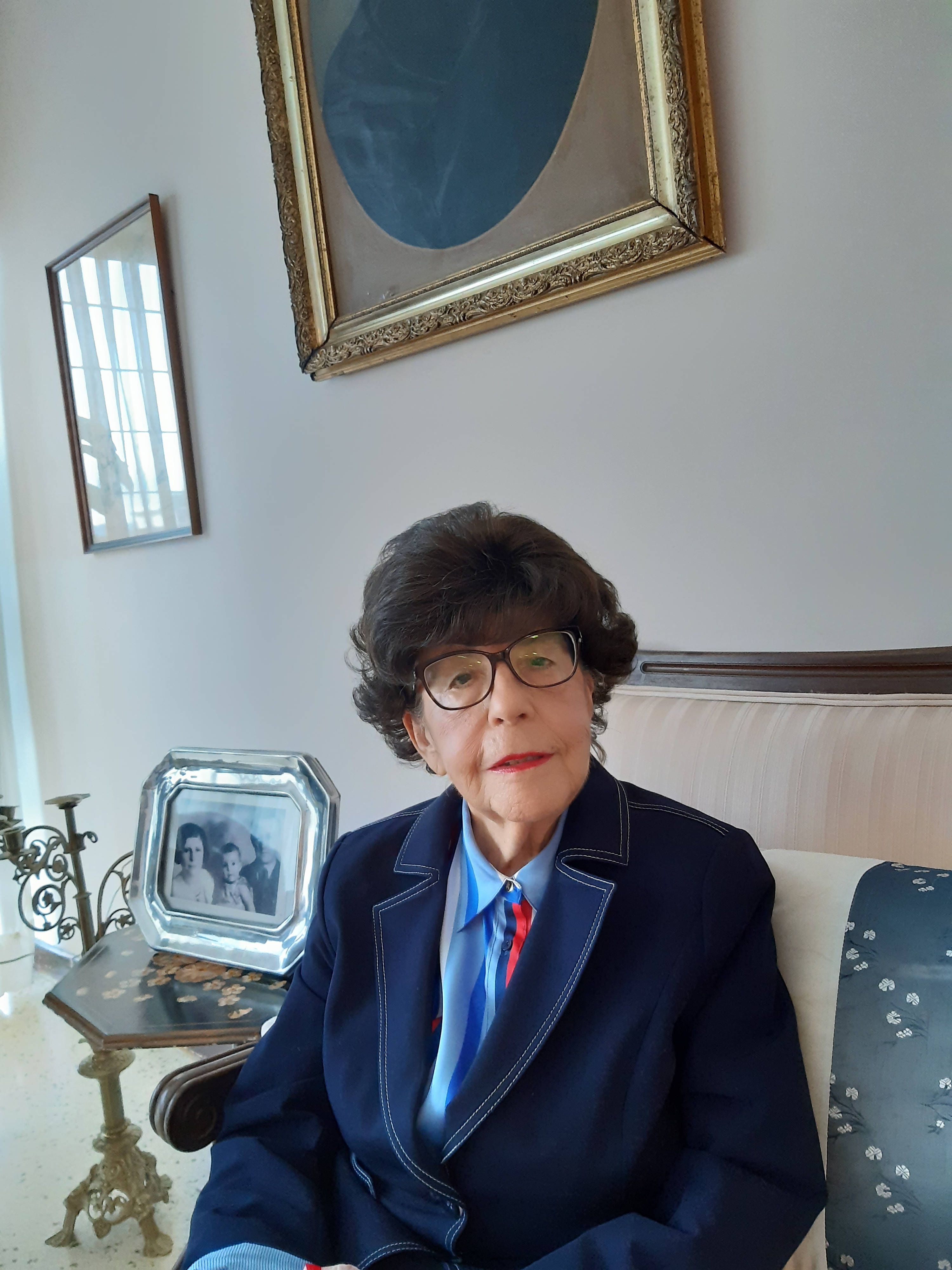 La escritora ecuatoriana Lupe Rumazo responde el cuestionario de Lecturas