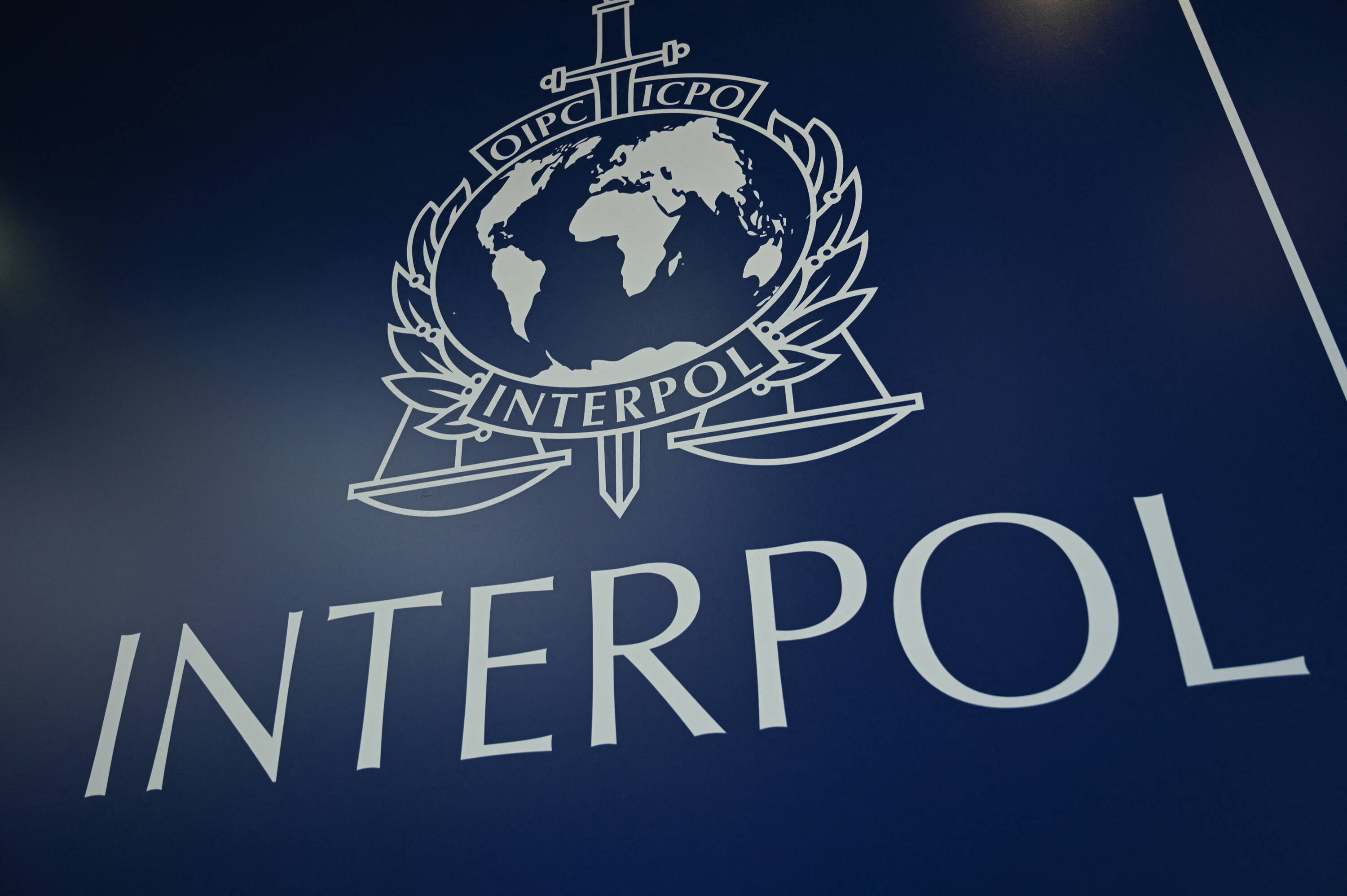 Primicia: Colombia publica la primera notificación plata de Interpol en ...