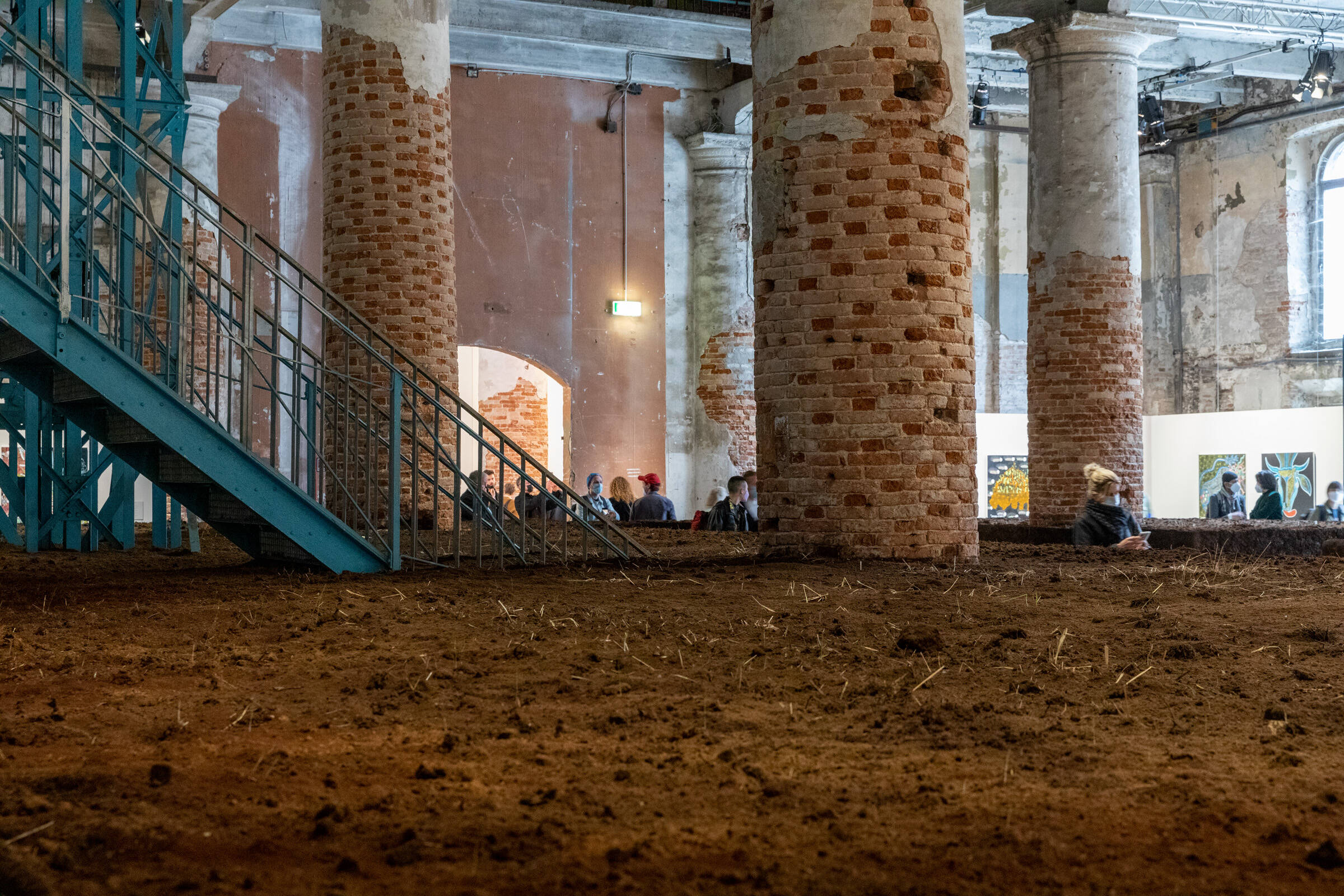 La colombiana Delcy Morelos presenta su obra en la Bienal de Venecia