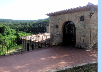 El Fonoll, el pueblo donde andar desnudo es completamente normal