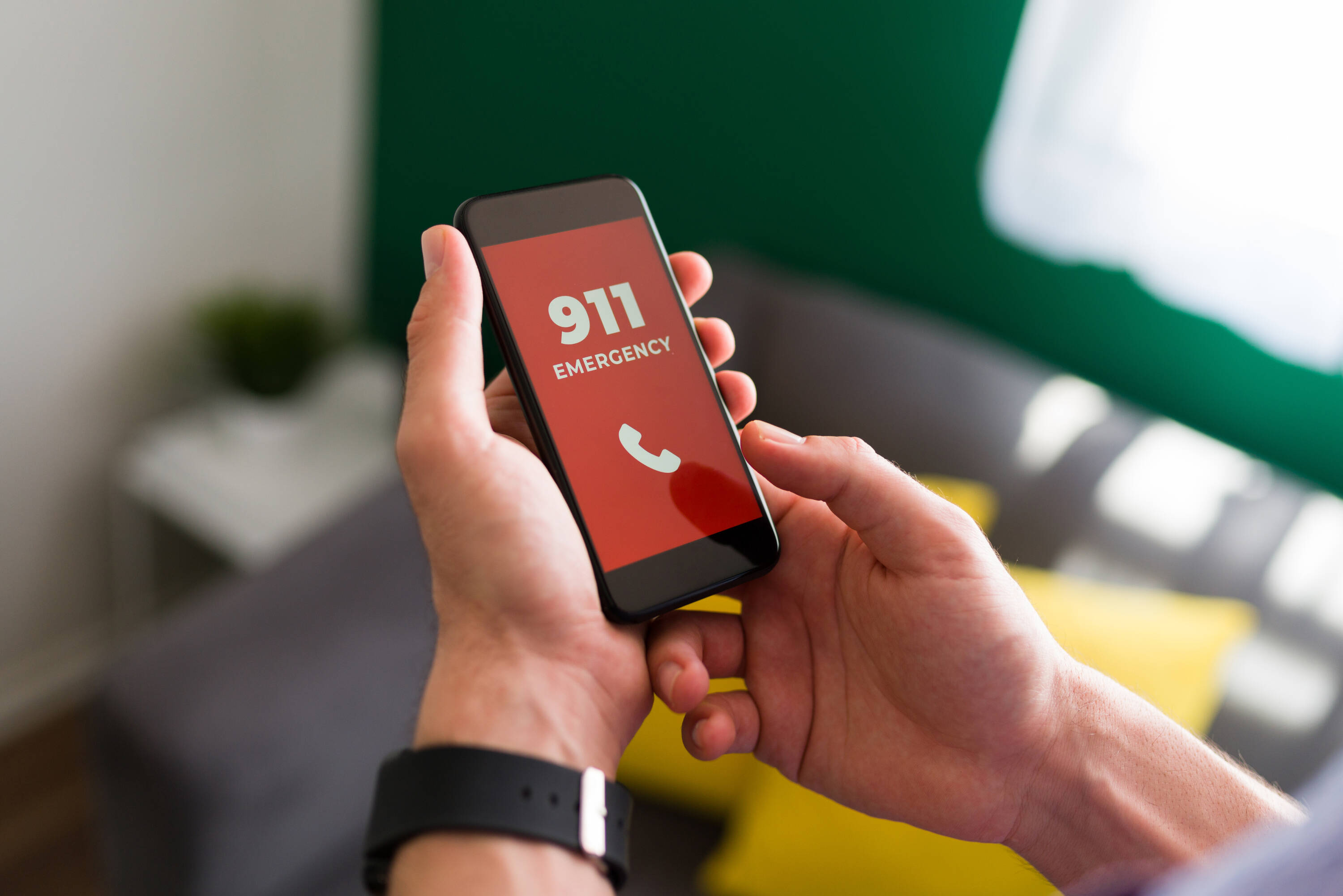 Si necesita llamar al 911 en Estados Unidos, pero no habla inglés, ¿qué ...