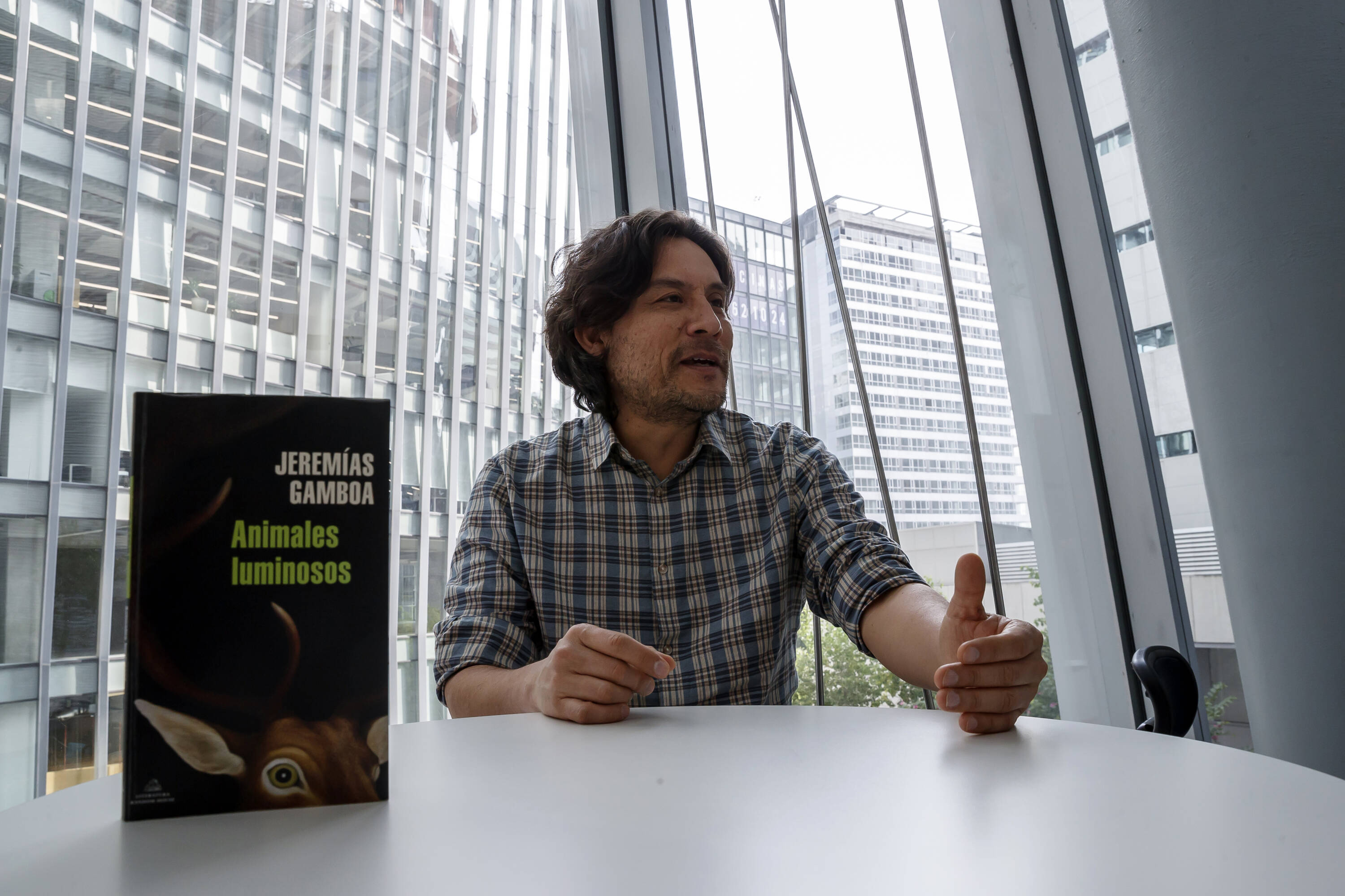 Jeremías Gamboa habla de 'Animales luminosos', su libro más reciente