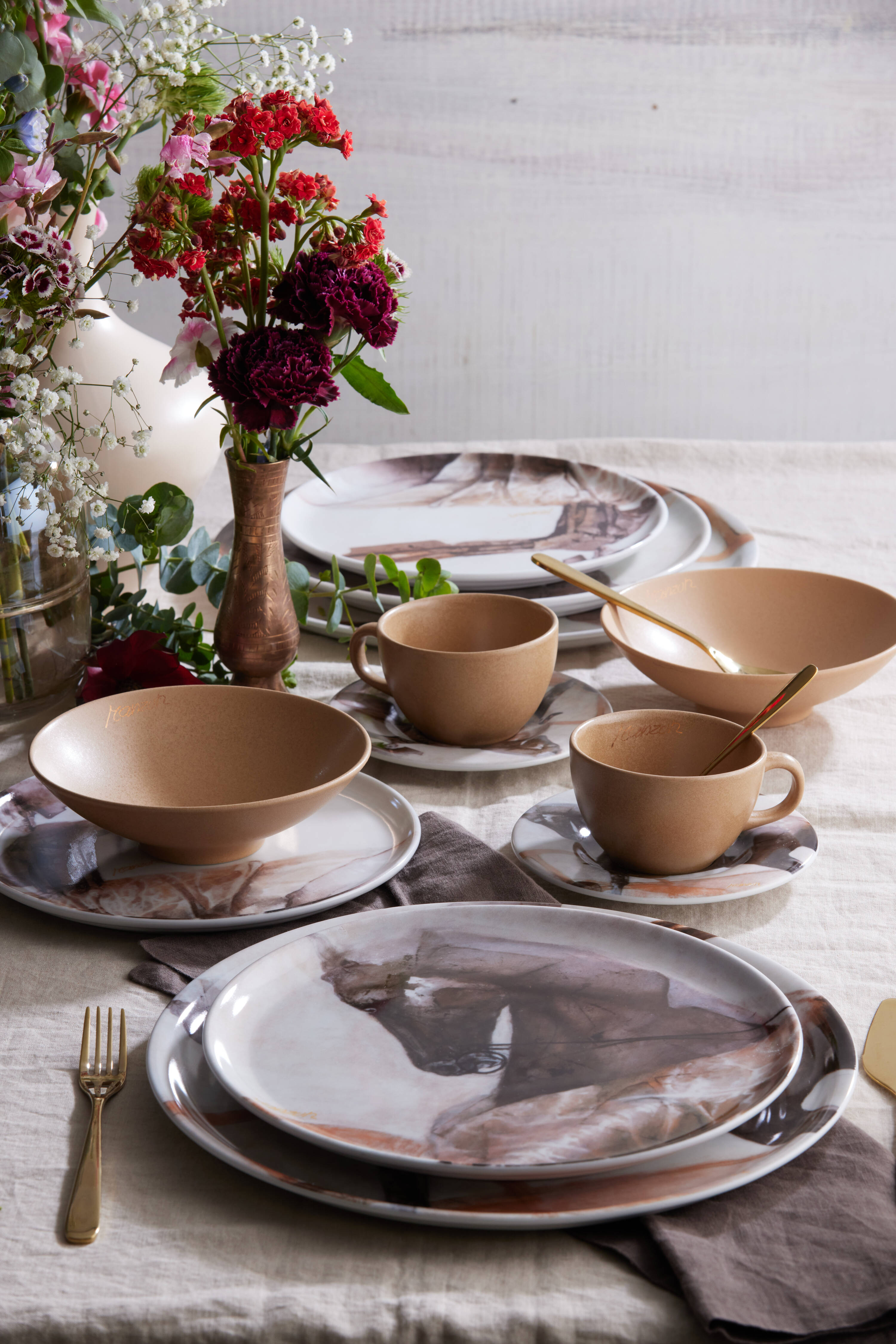 Vajilla de Corona en homenaje al maestro David Manzur