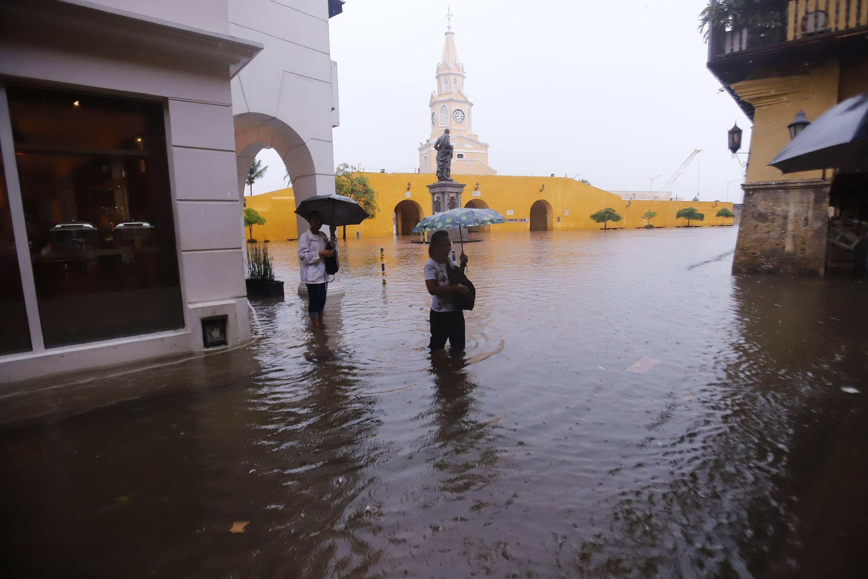 Intensas lluvias causan inundaciones en varios sectores de Cartagena
