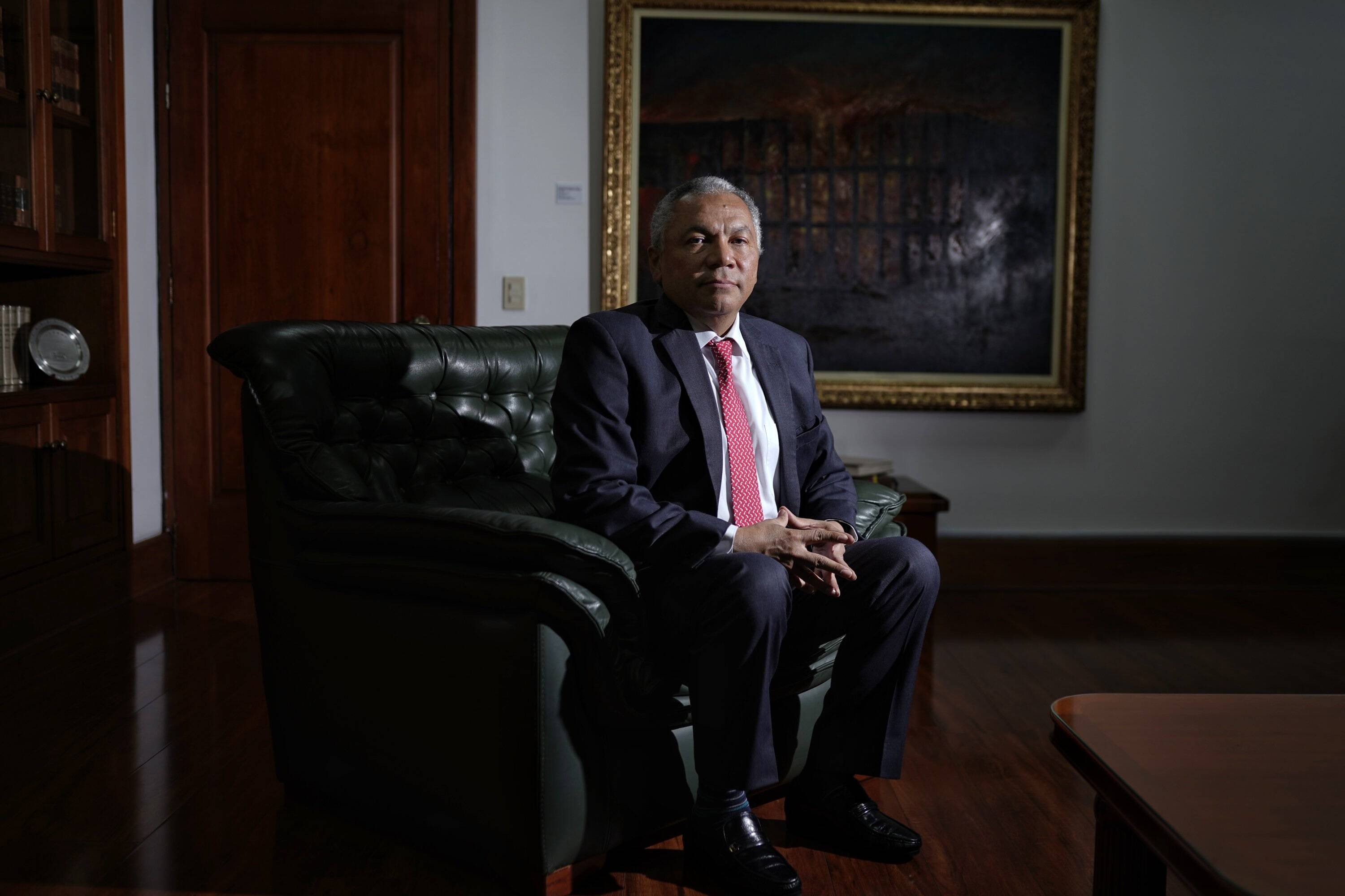 Libro sobre vida del magistrado de la Corte Suprema Aroldo Quiroz Monsalvo