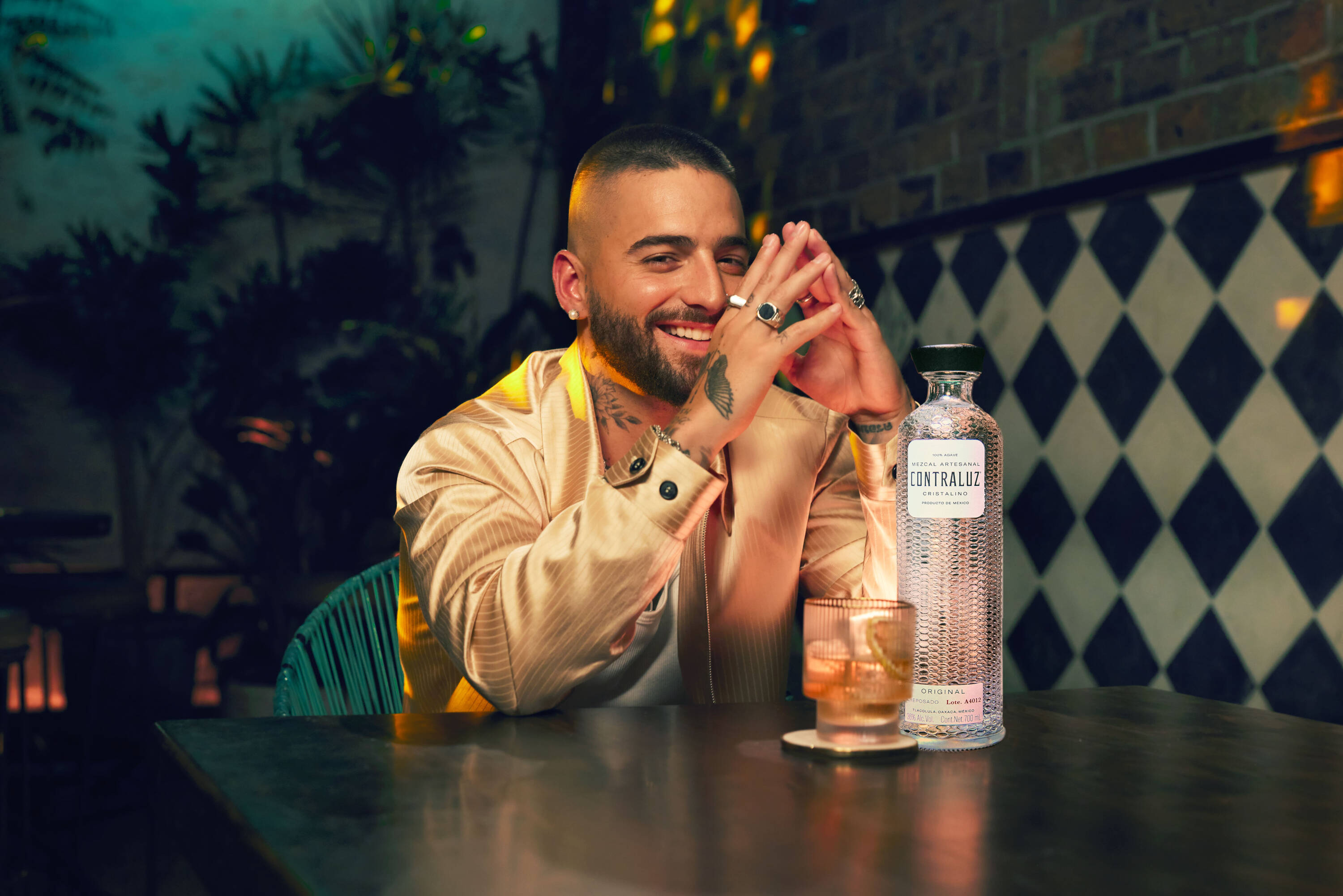 Maluma lanza marca de mezcal Contraluz al mercado colombiano