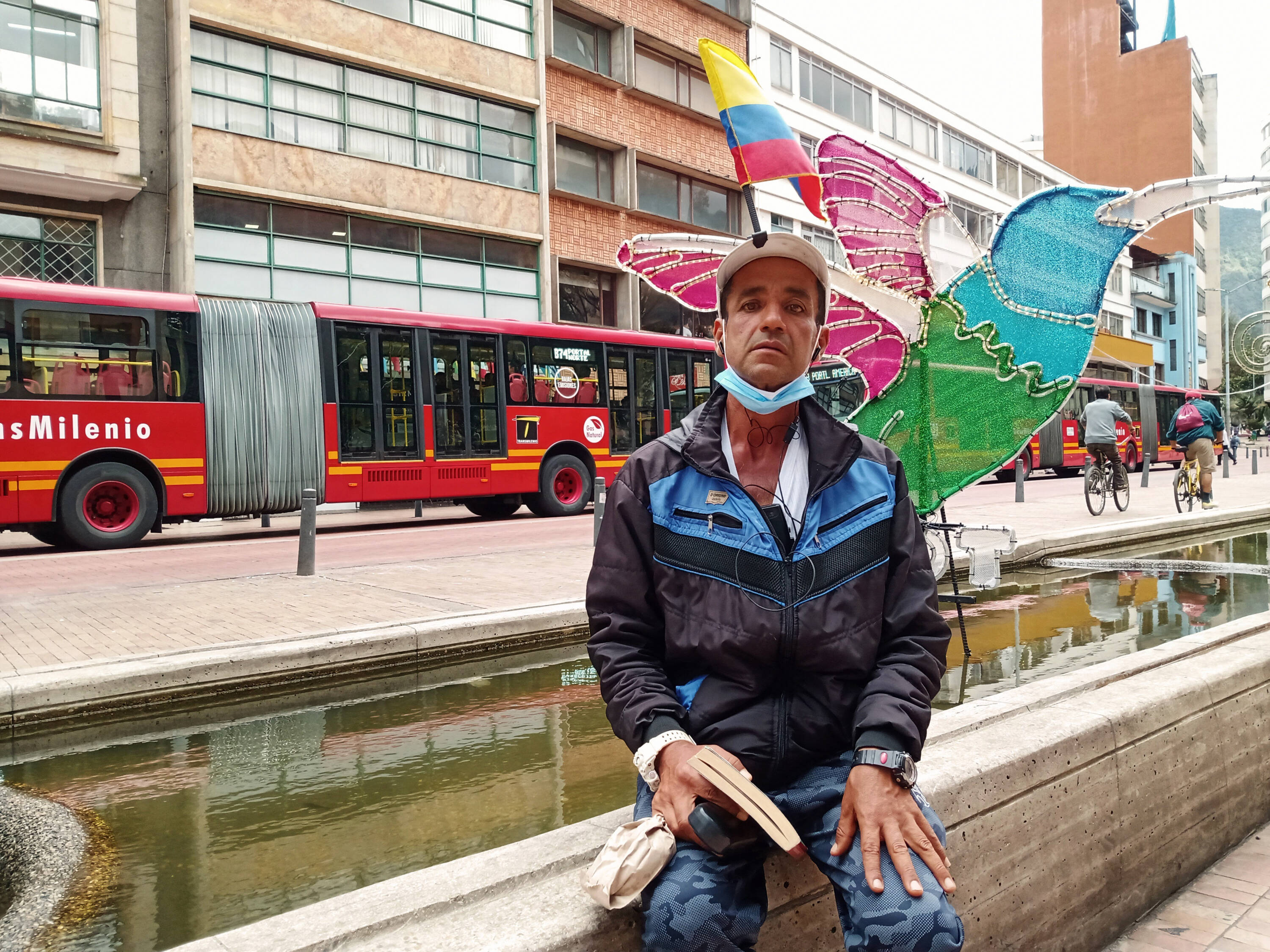 'Banderita': vida de John Frady Gómez que sale a toda hora en televisión