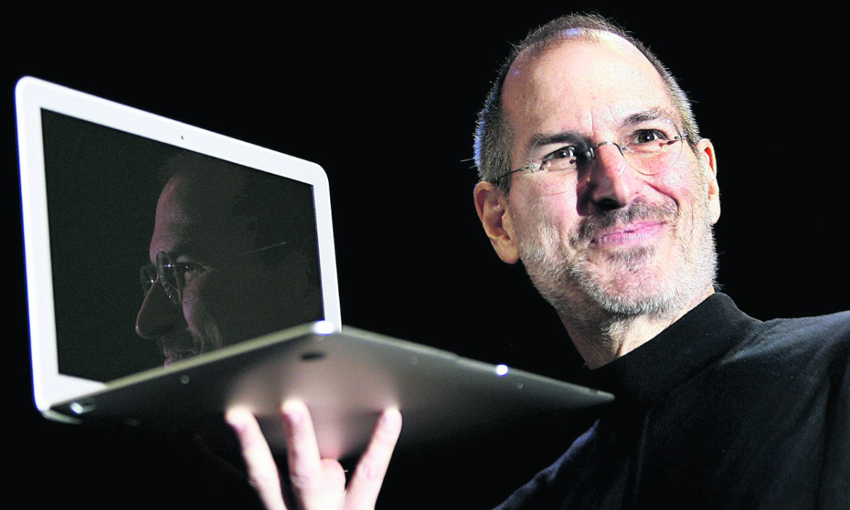 La lección clave que Tim Cook aprendió de Steve Jobs y que lo hizo el ...