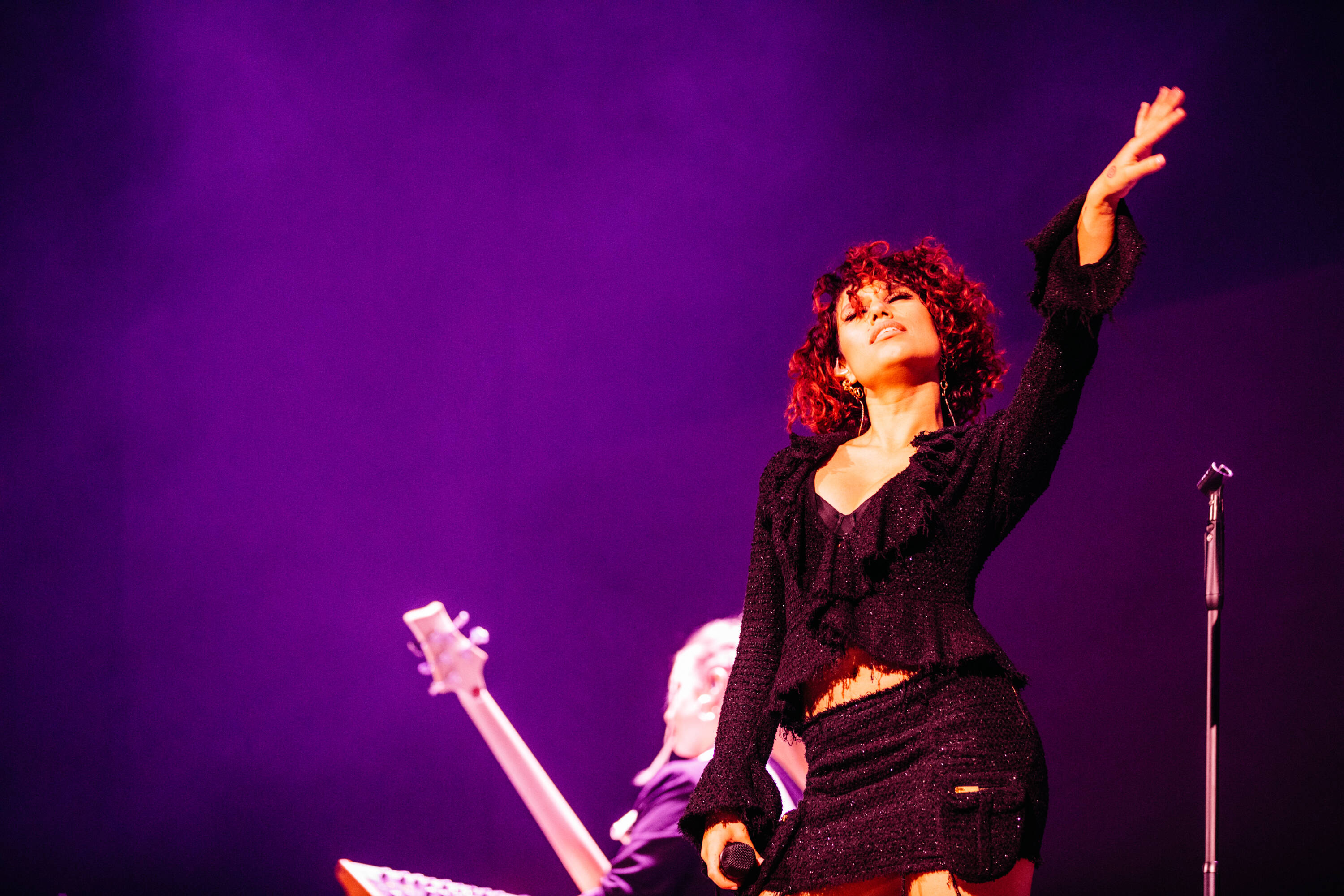 Raye, cantante británica, al fin lanza álbum: esta es su historia