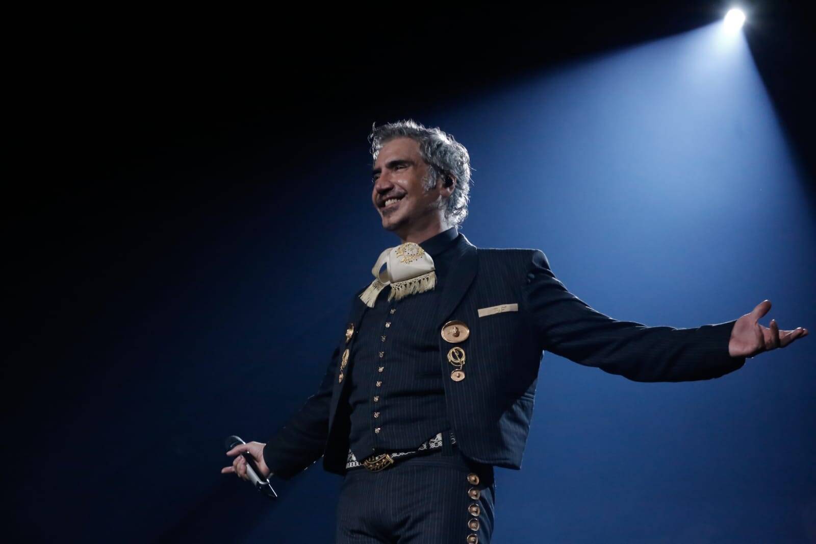 Alejandro Fernández en concierto: el cantante estalló y le reclamó a su ...