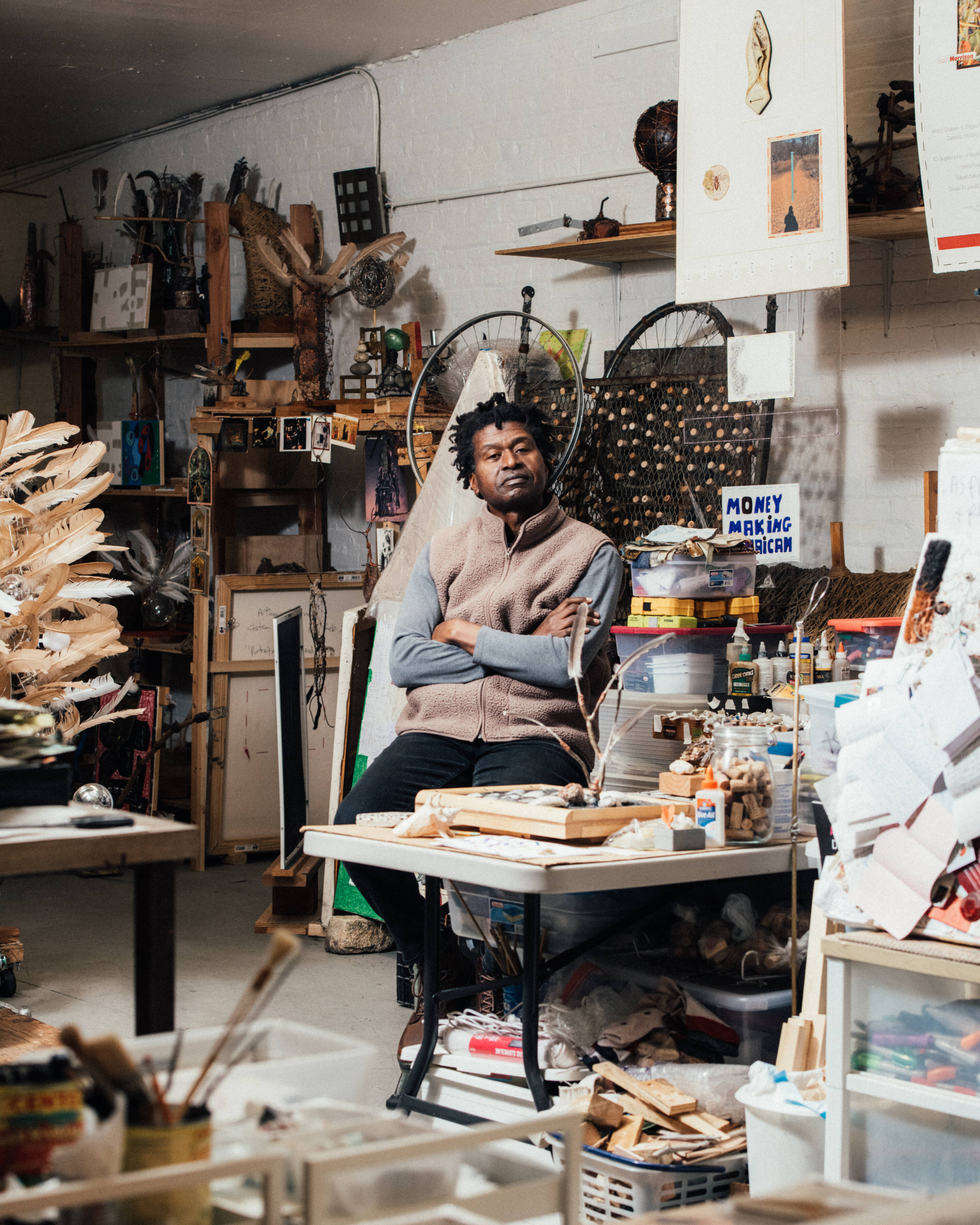 Arthur Simms, el artista de Jamaica que hace piezas de objetos hallados