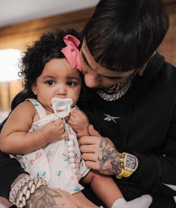 Anuel muestra primeras fotos con su hija Gianella