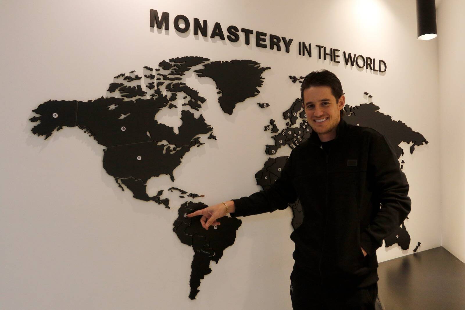 Monastery: la marca de lujo de paisas que vendió 45 mil millones