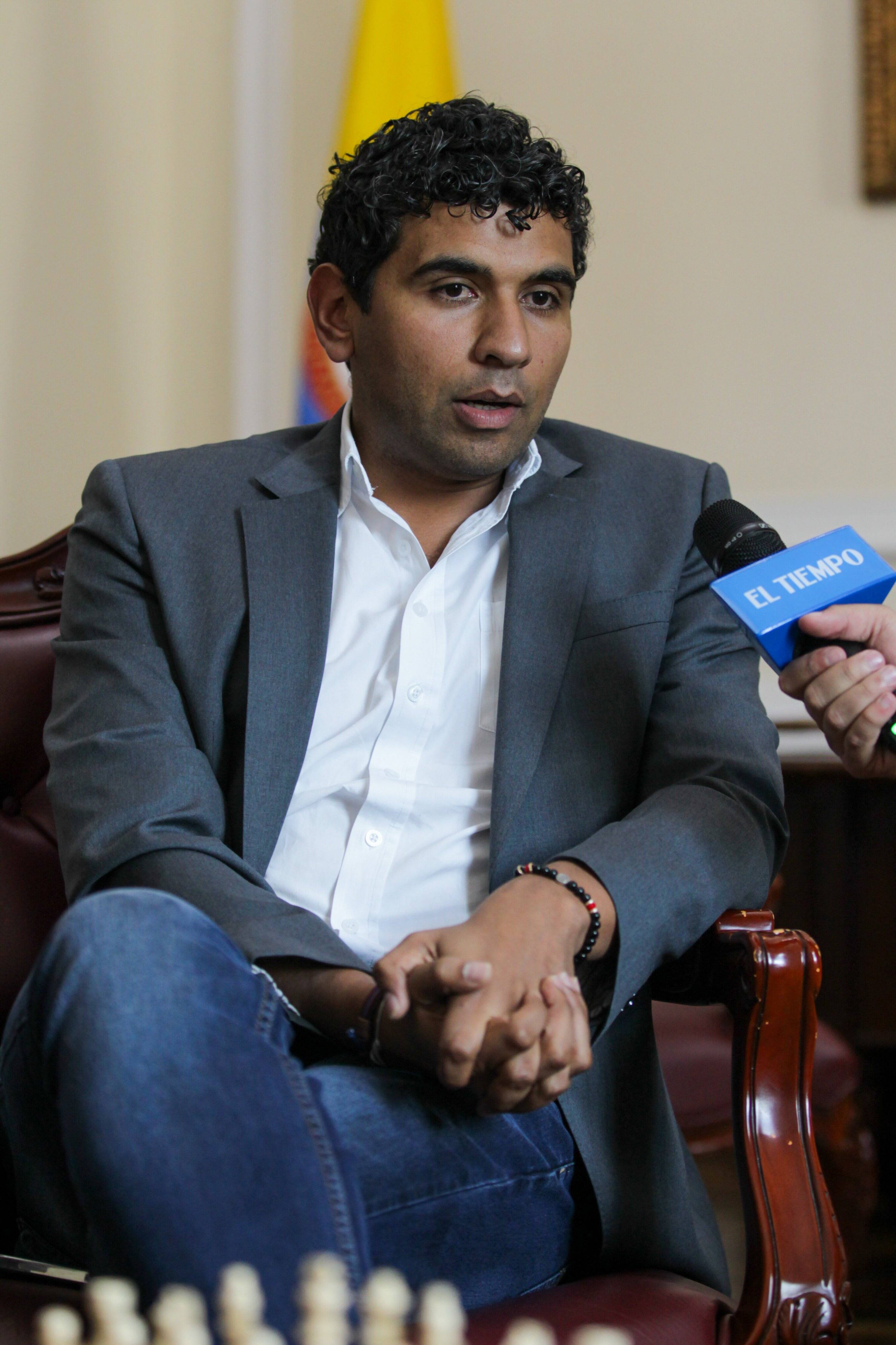 Critican al representante David Racero por audios que demostrarían ...