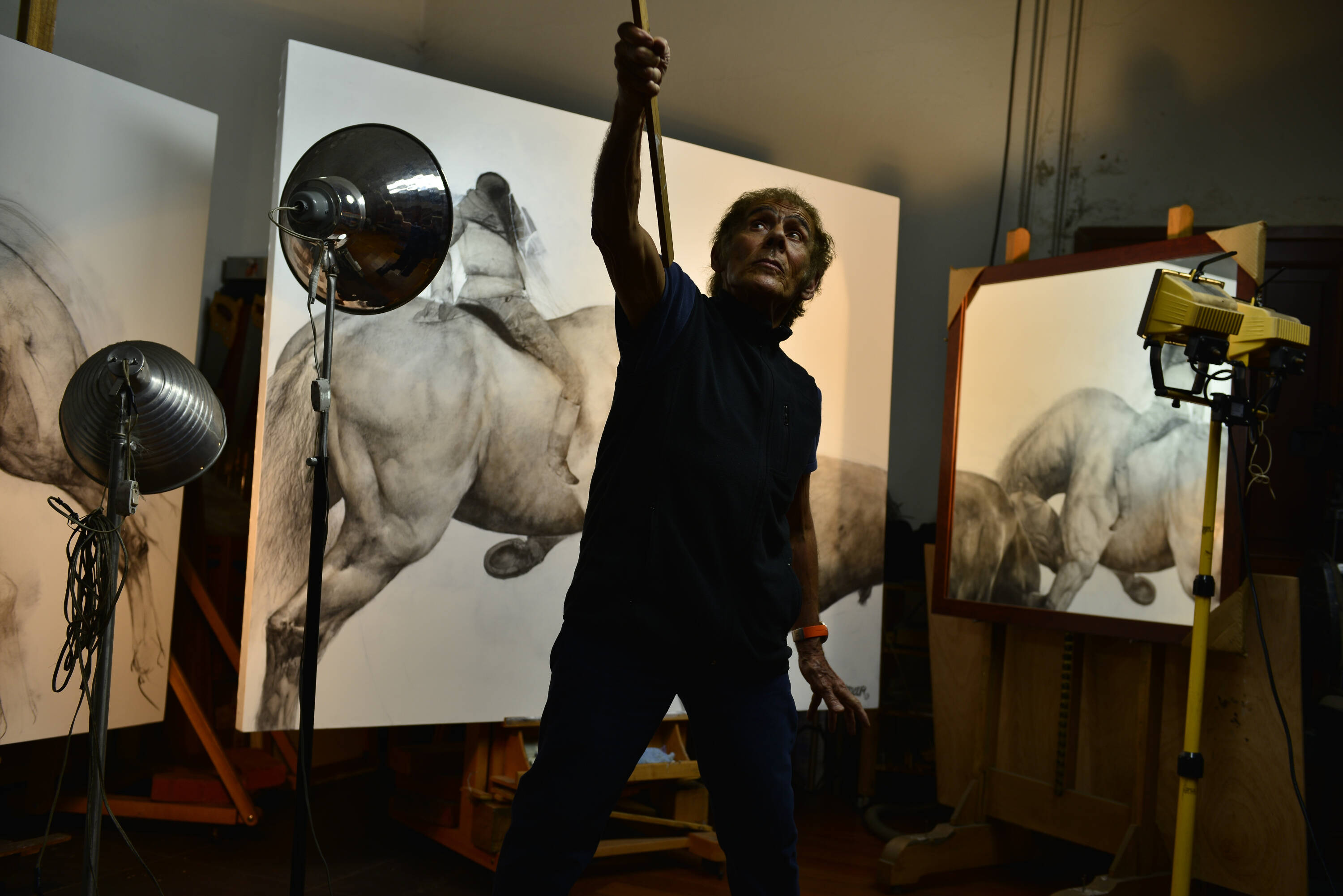 Manzur, 'un maestro': semblanza de la mente y la obra del aclamado pintor colombiano