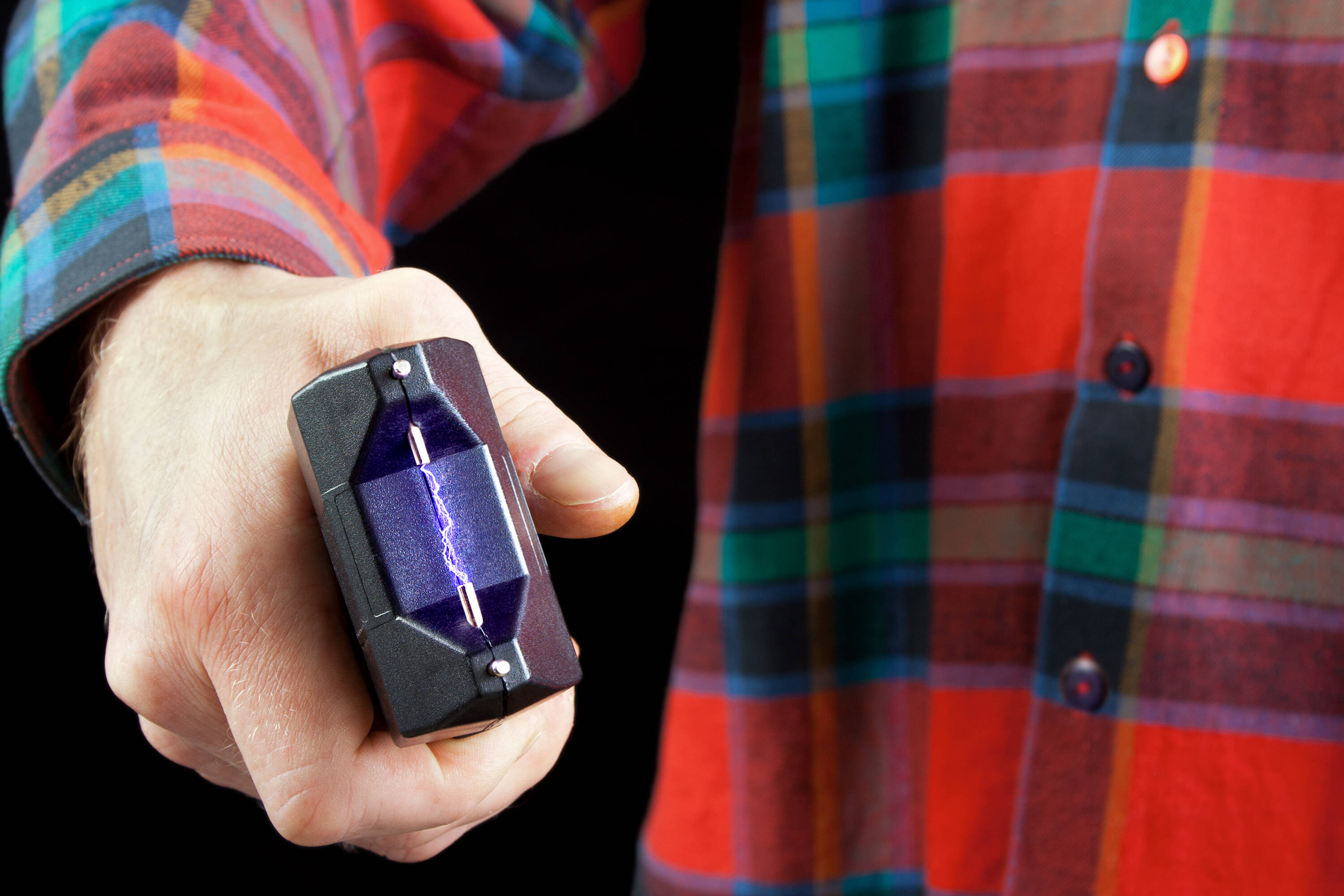 ¿Es legal el porte de pistolas taser en Colombia?