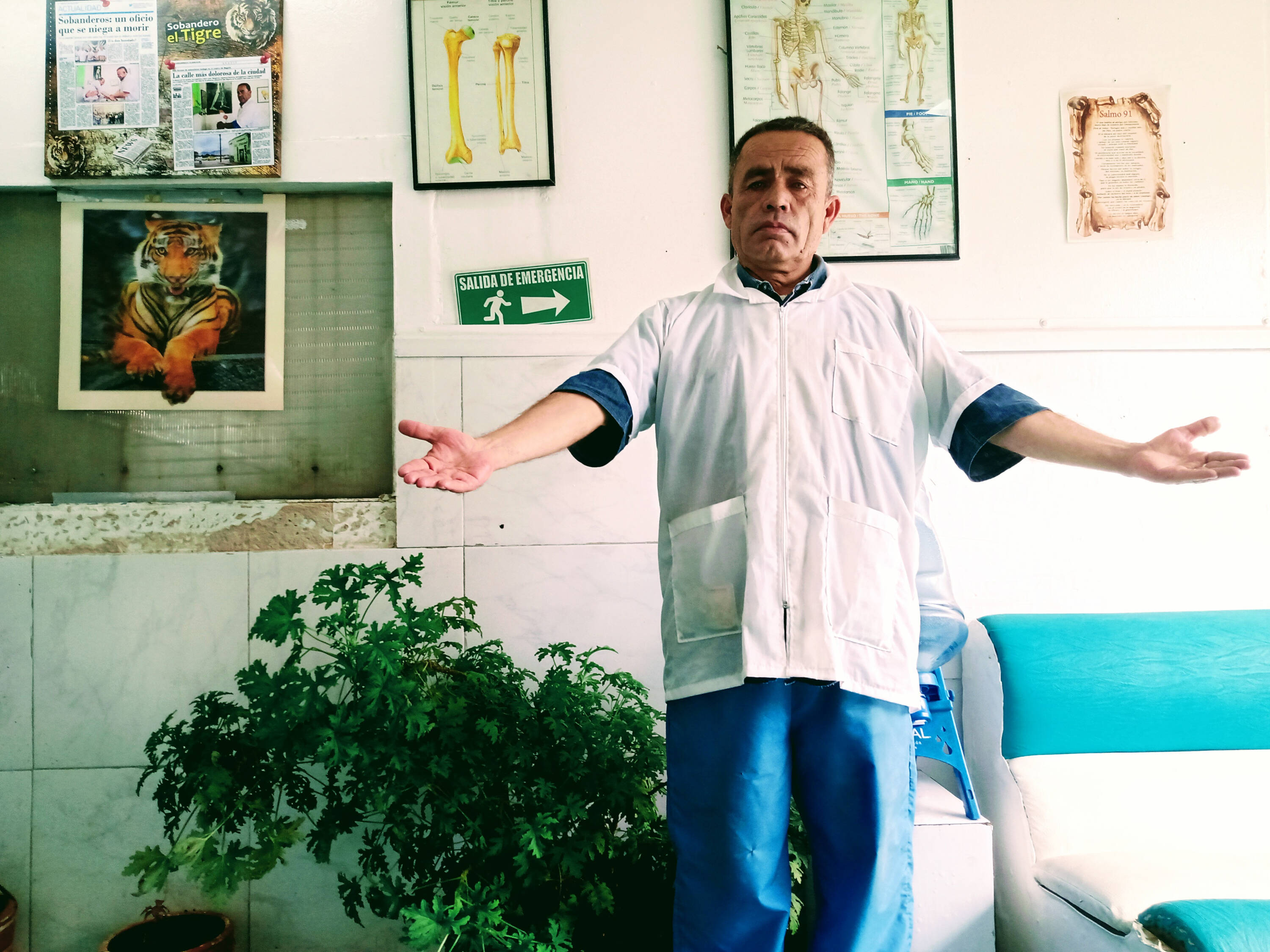 Bogotá: la historia de El Tigre, famoso sobandero de la ciudad