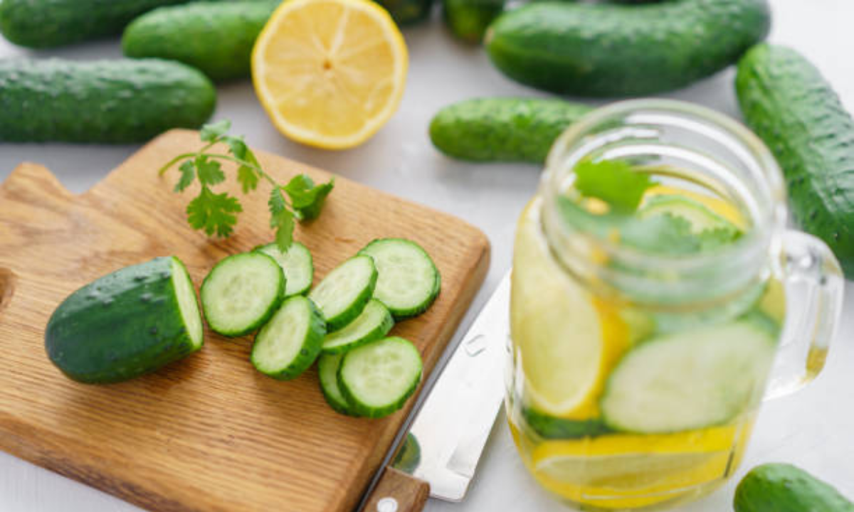 Jugo de pepino con limón y sus beneficios para adelgazar de manera natural