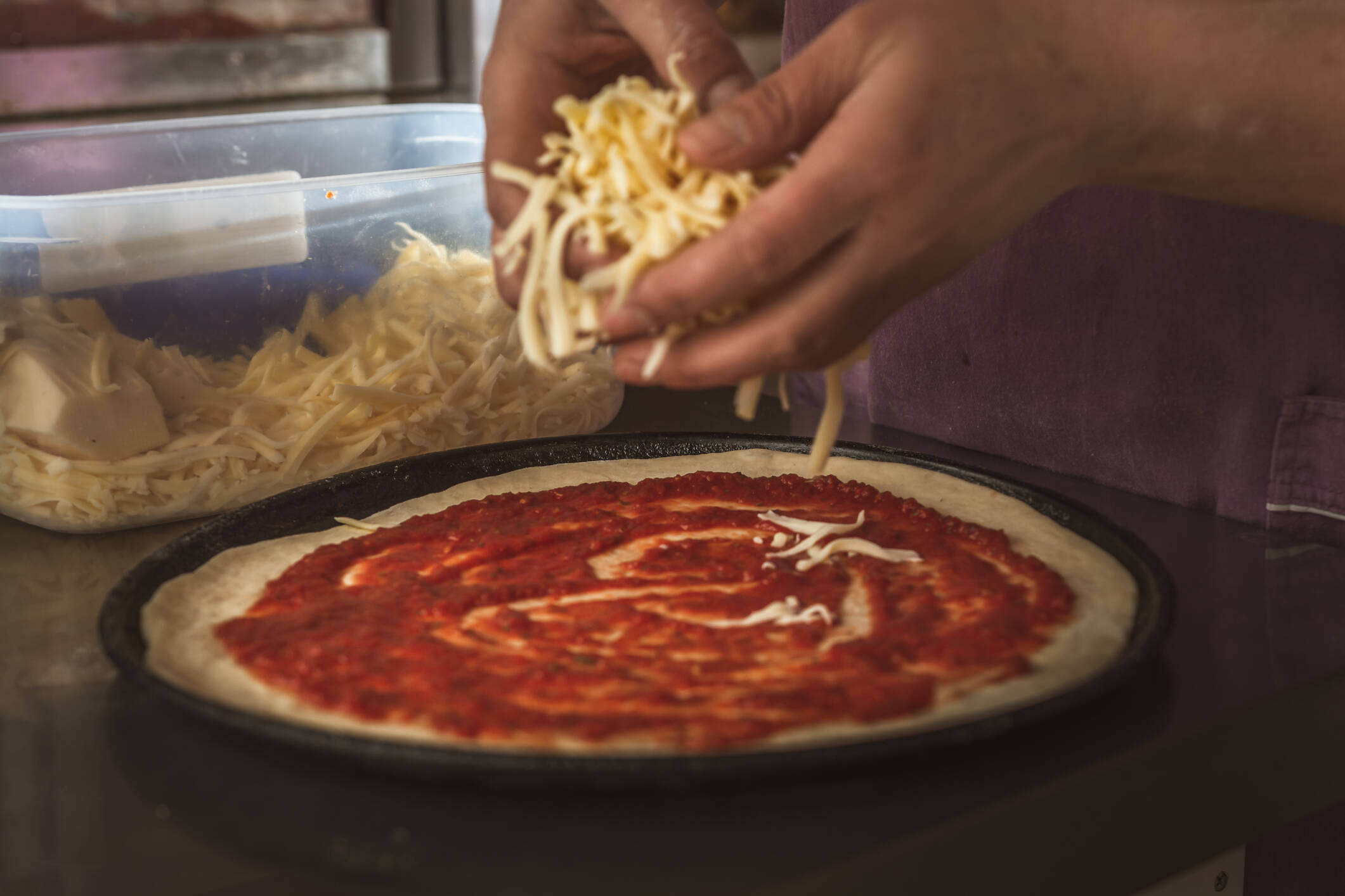 Consejos para hacer una deliciosa pizza en casa, según Roberto Petersen