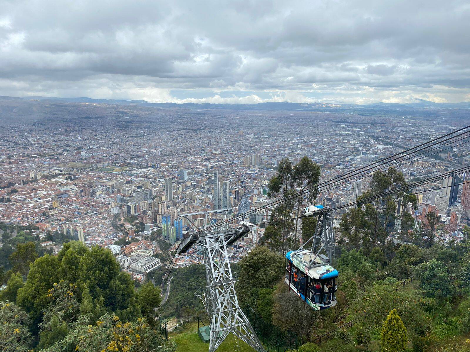Bogotá: Teleférico de Monserrate cumple 68 años de operación; esta es ...