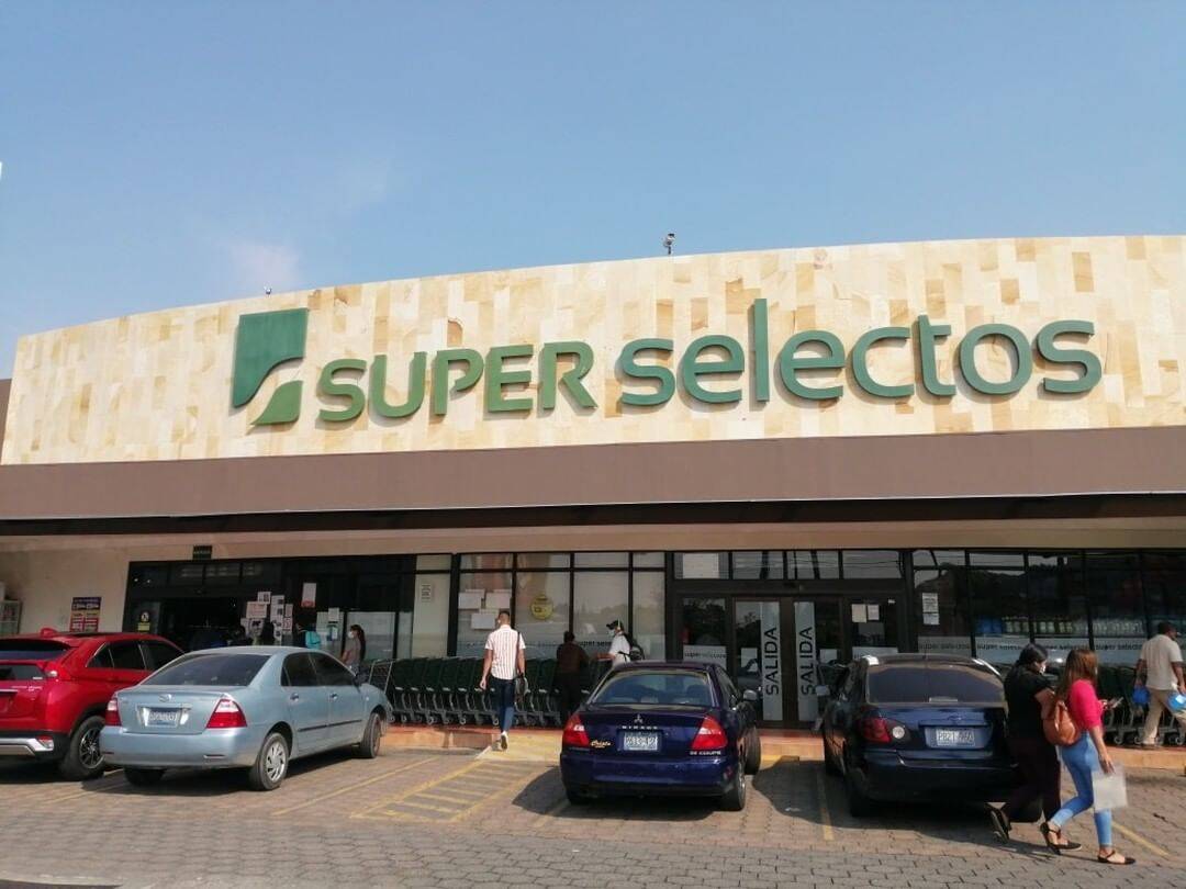 ¿Quién es el Grupo Calleja, el nuevo dueño de Almacenes Éxito?