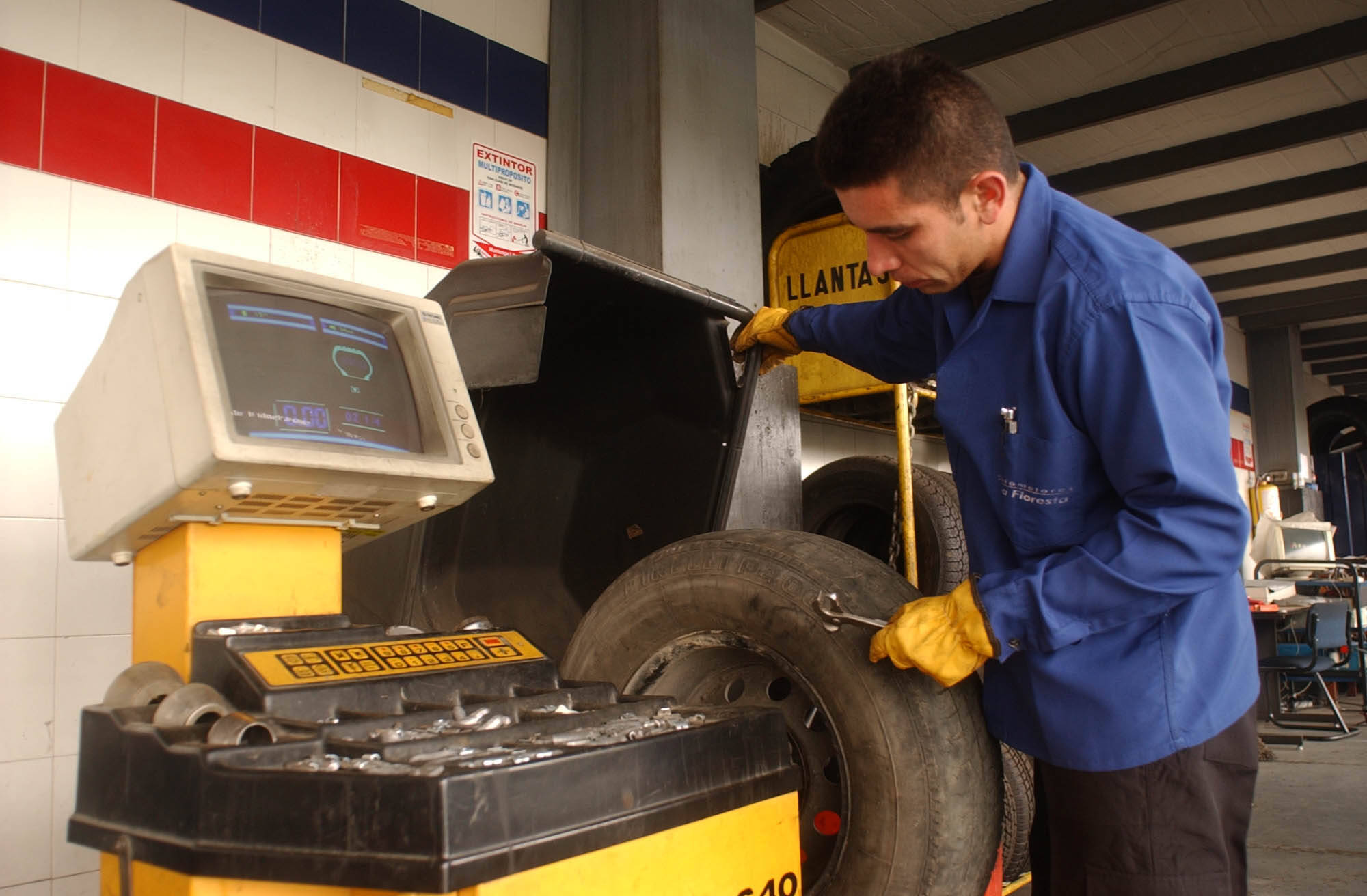 ¿Qué es y cómo se hace la alineación y balanceo en un carro?
