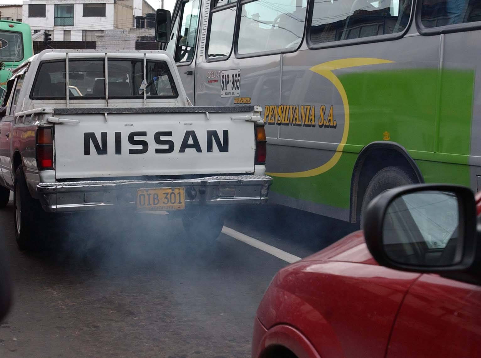 ¿Qué significan los colores del humo del carro?