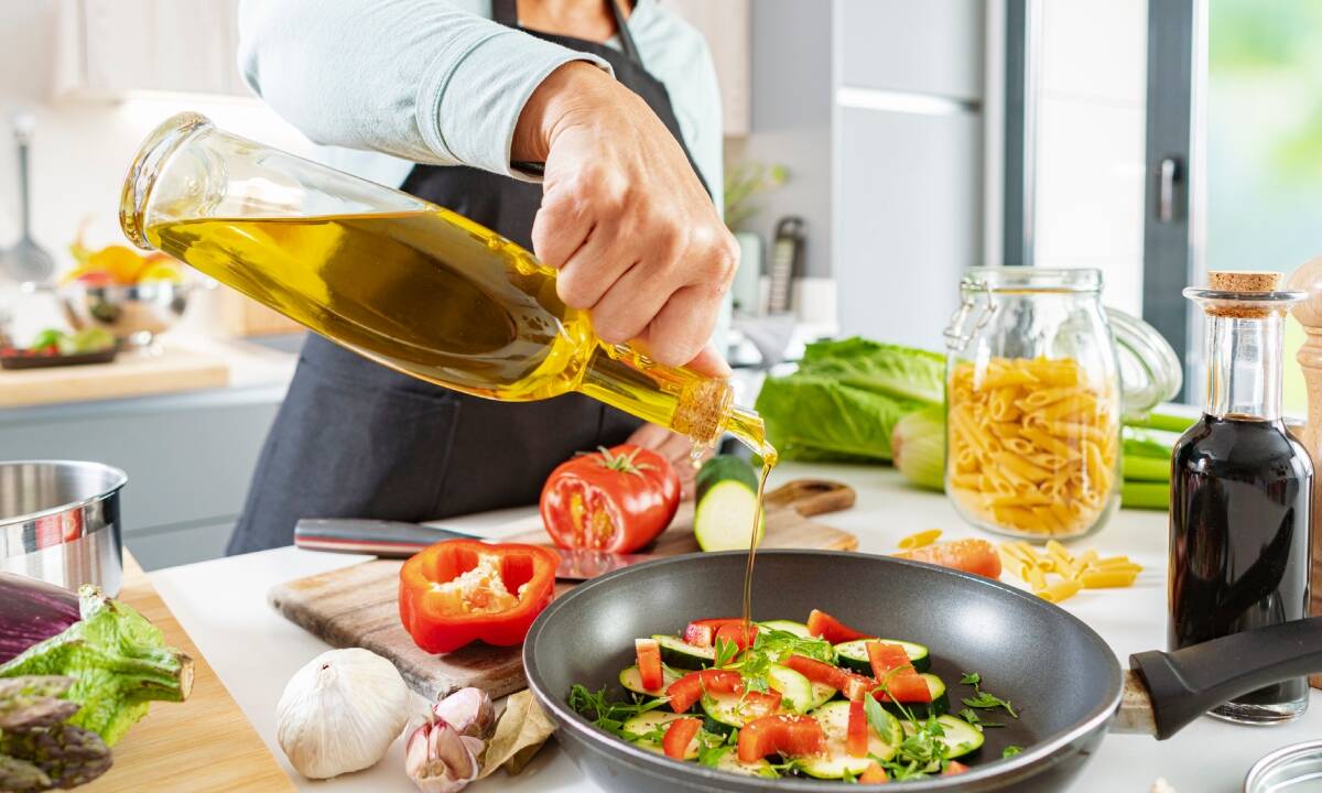 ¿Freír con aceite de oliva es bueno o malo para la salud? Expertos ...