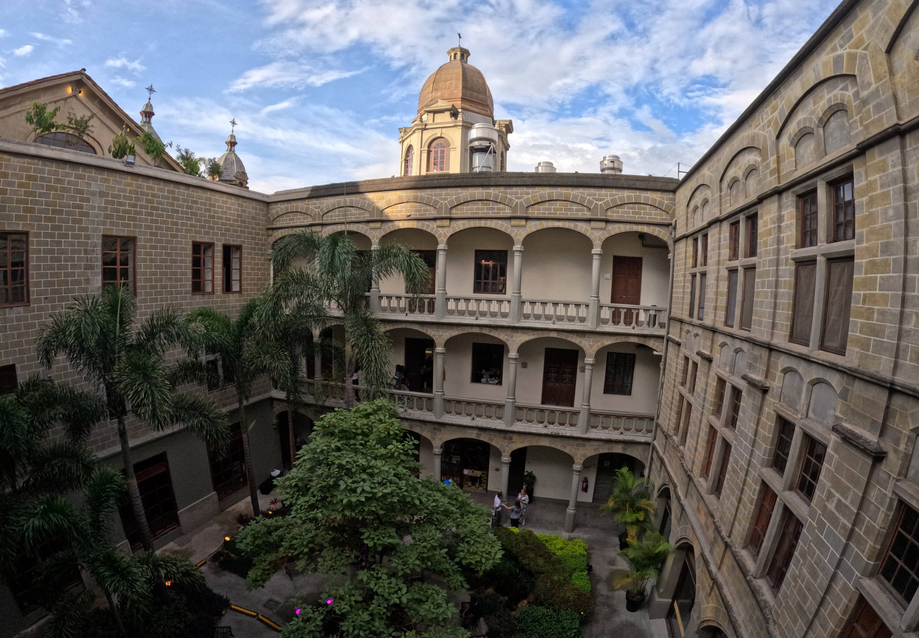 Claustro San Ignacio, el edificio de más de 220 años que cuenta la historia de Medellín