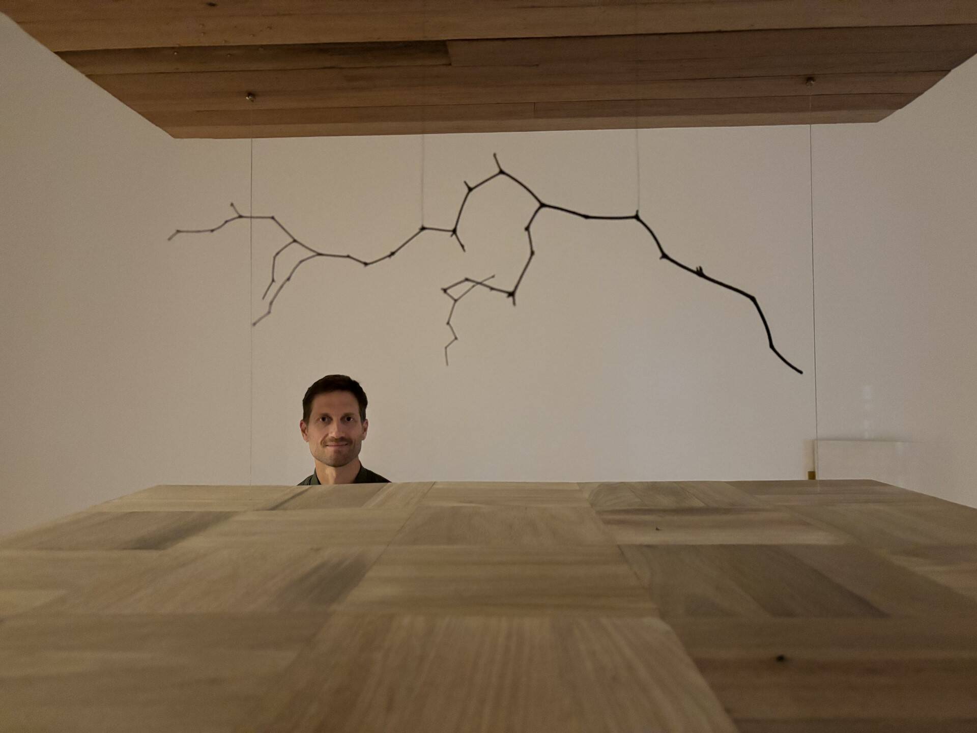 Nicolás París: el artista colombiano que resucitó los fantasmas de una casa