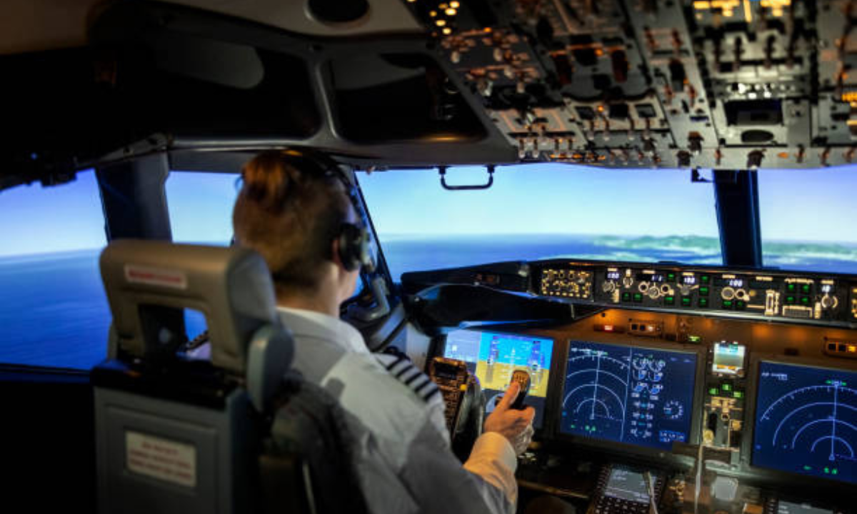 ¿Quiere ser piloto de avión? Estos son los requisitos y el dinero que ...