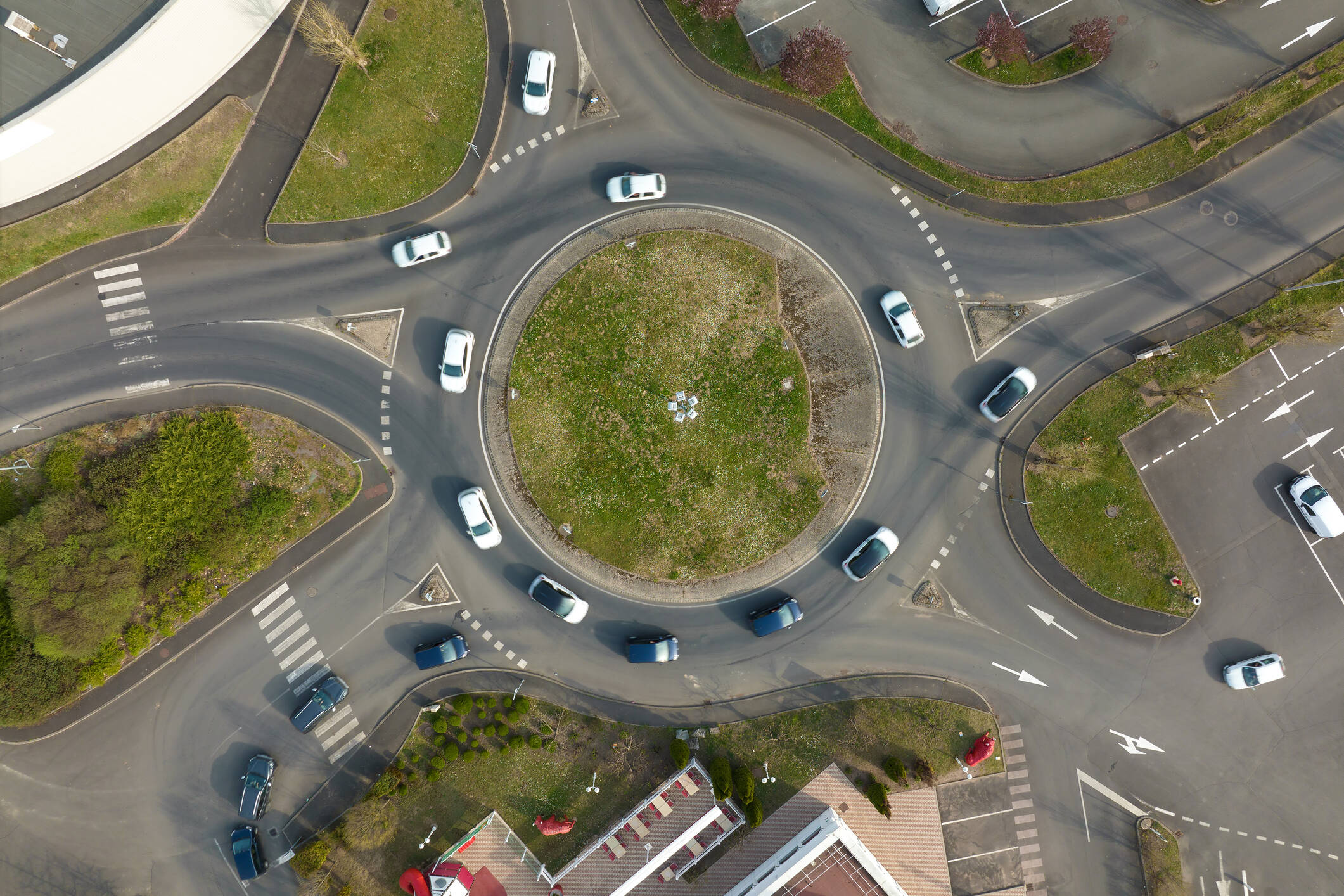 ¿Cómo circular de forma correcta y segura en una glorieta? Así se entra ...