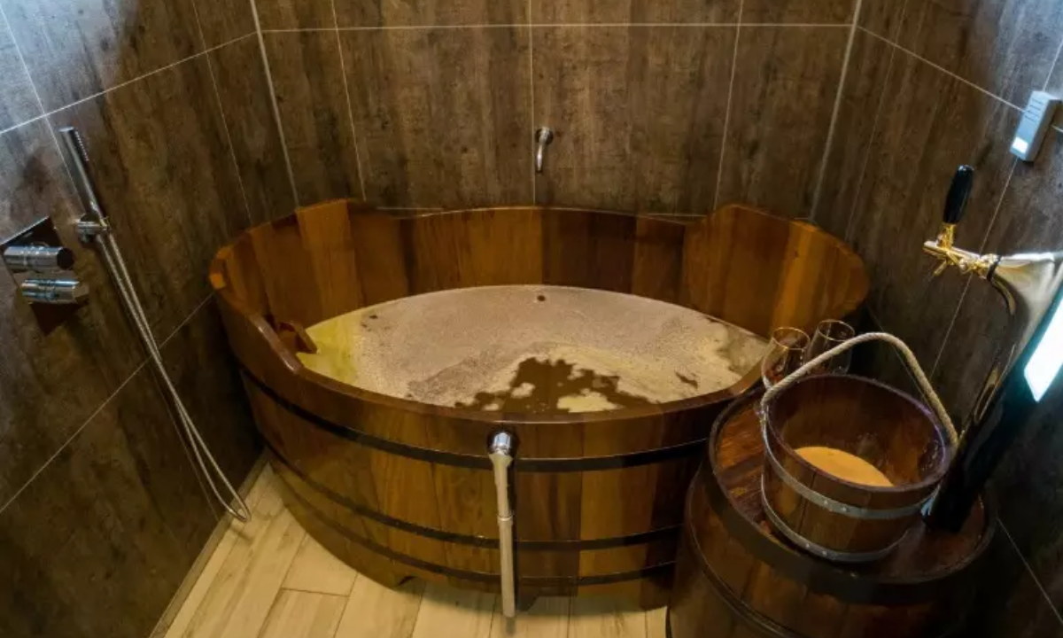 Los spa de cerveza que son tendencia en el mundo y sus posibles beneficios
