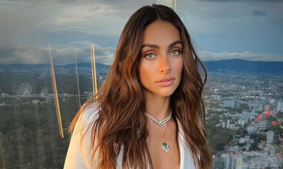 Renata Notni, la actriz que le roba el corazón a El Zorro en su nueva serie