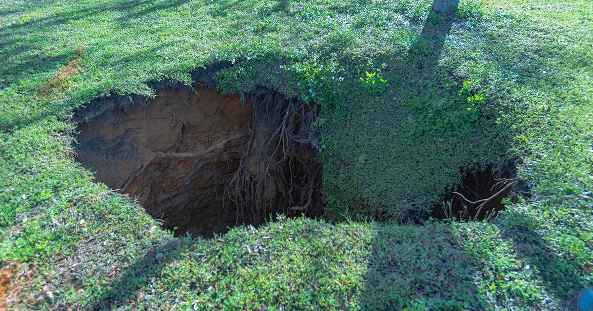 El enorme socavón que se abrió en una casa del sur de Florida y generó ...