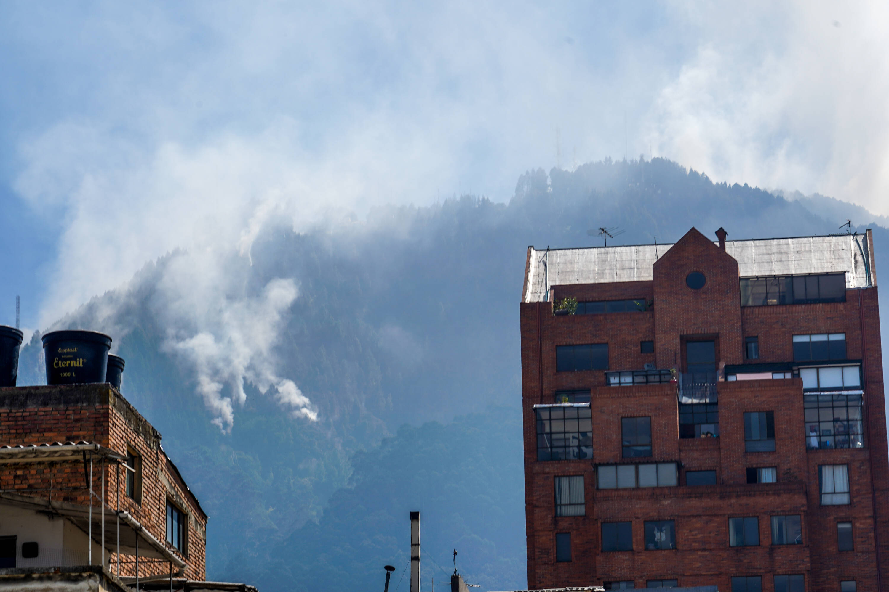 Incendio en los cerros orientales: reporte minuto a minuto de la emergencia