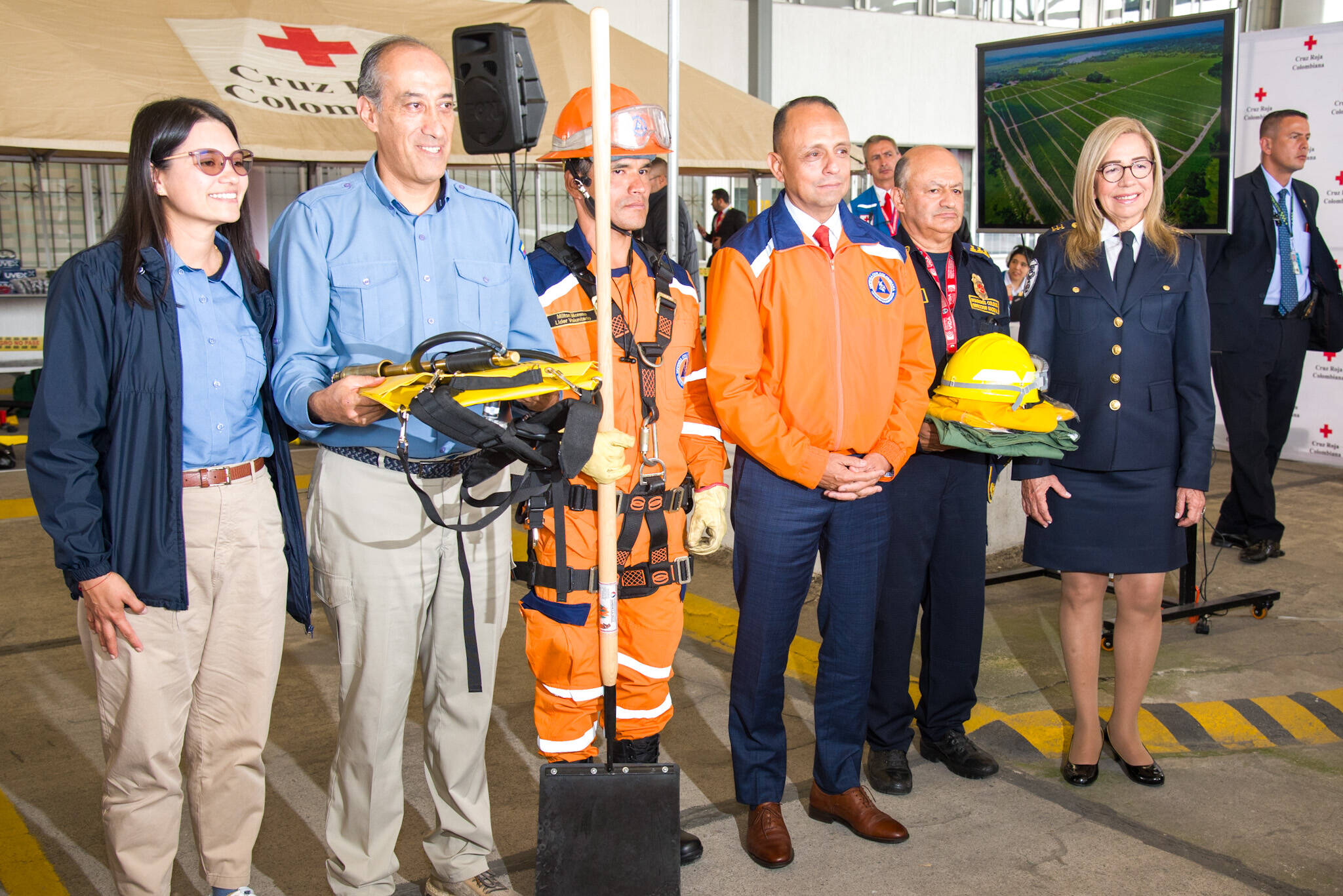 Estados Unidos donó a Colombia equipos para combatir incendios forestales