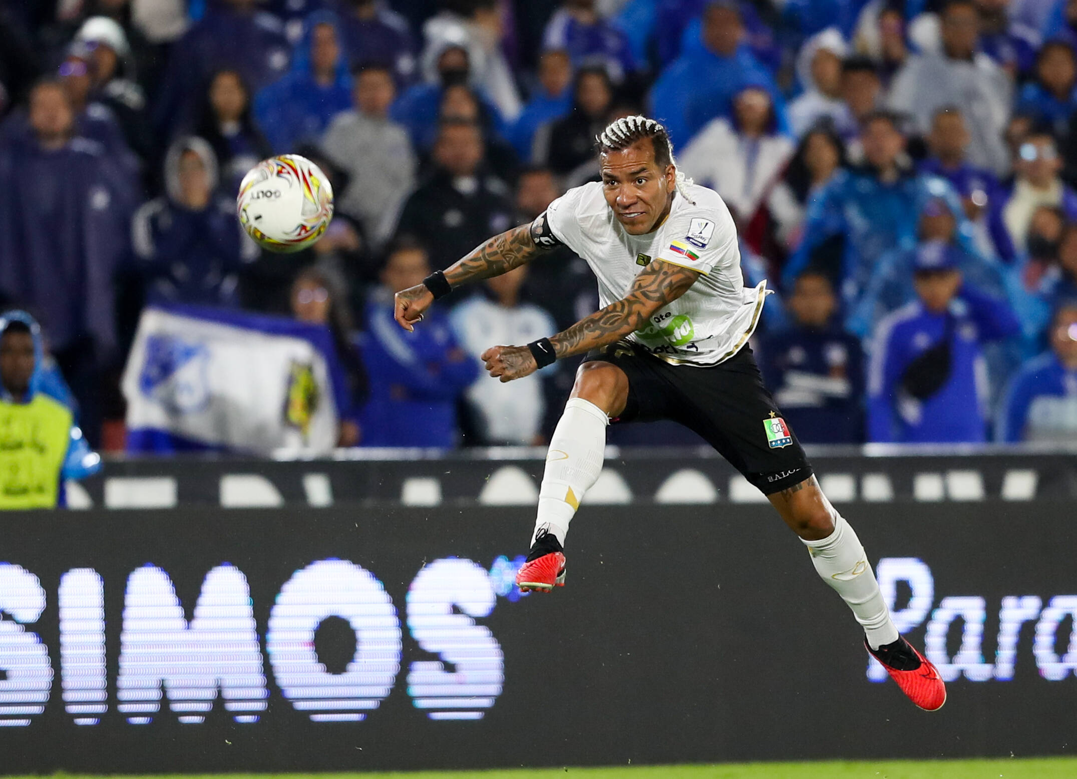 Dayro Moreno paga 300 mil pesos a sus compañeros en Once Caldas por ...