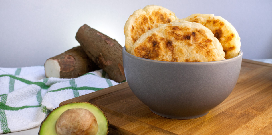 Receta para preparar unas exquisitas arepas de yuca con queso