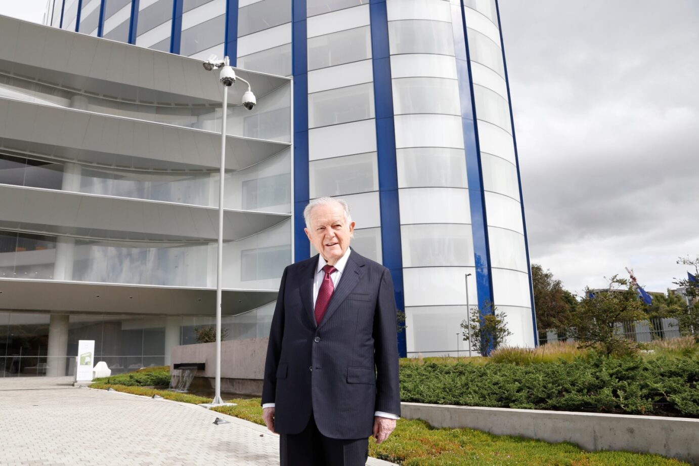 Luis Carlos Sarmiento Angulo: desde las edificaciones hasta el sector ...