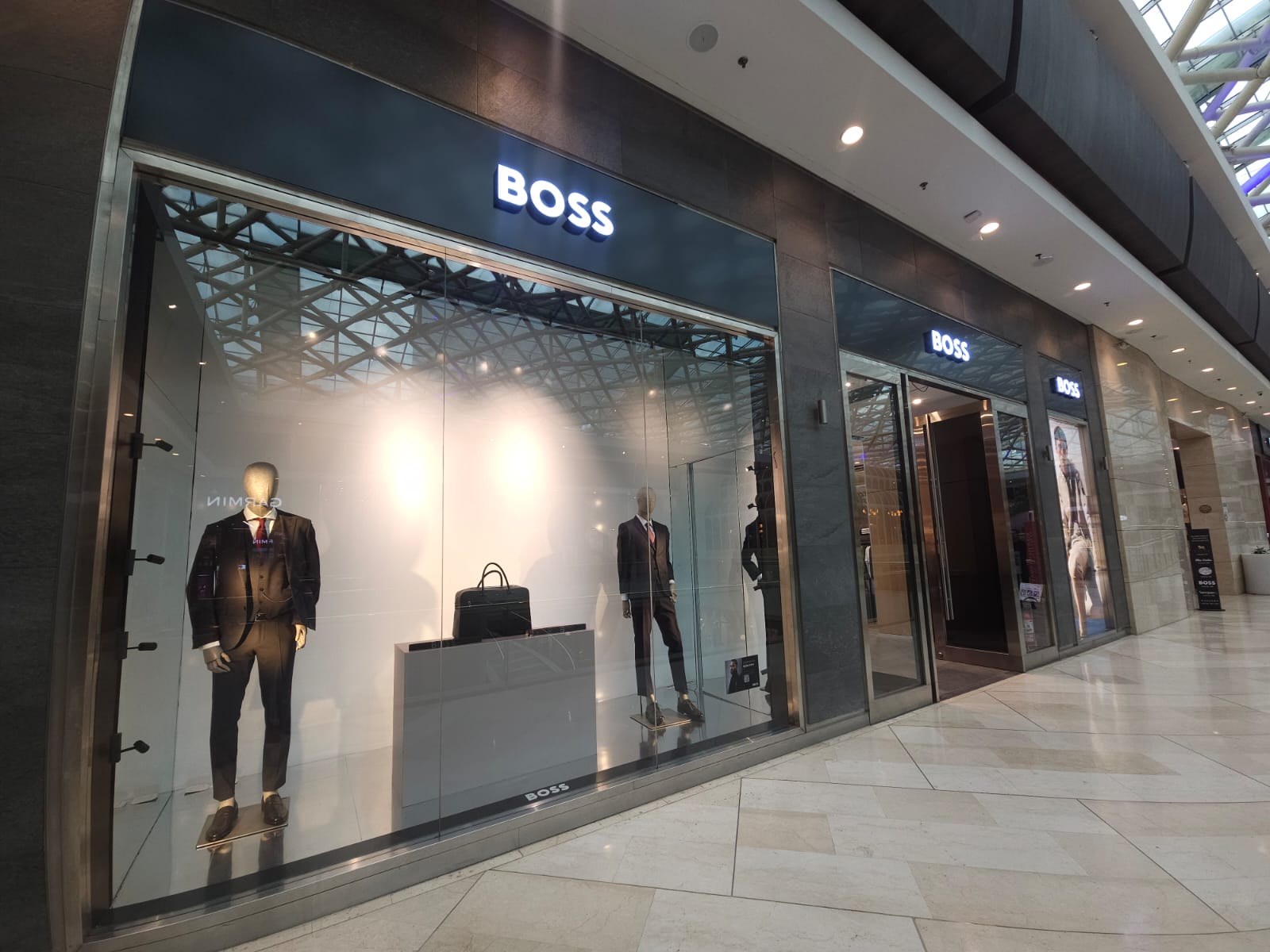 Tras 14 años en Colombia, marca alemana de moda Hugo Boss estrena su ...