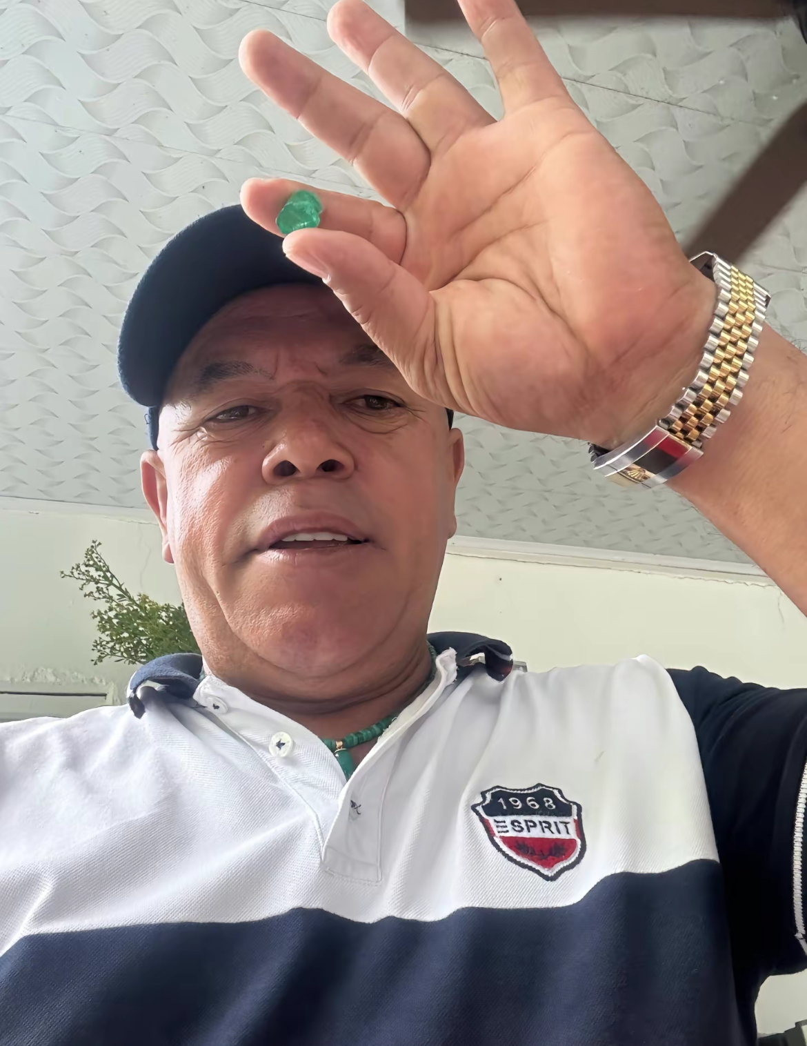 Las camionetas de alta gama, Rolex y gemas que presume en redes el ...