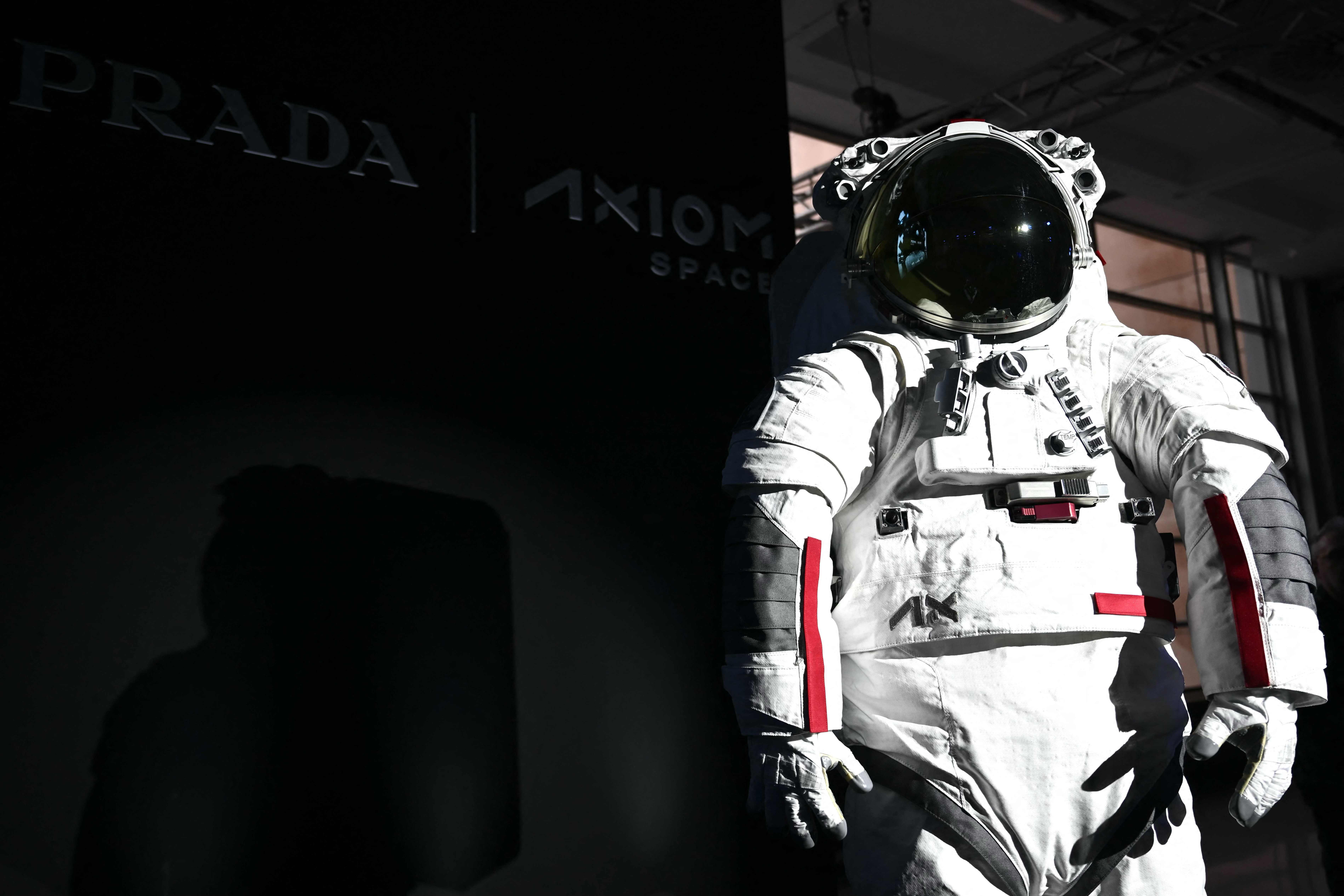 Marca Prada: así serán los trajes que vestirán los astronautas de la ...