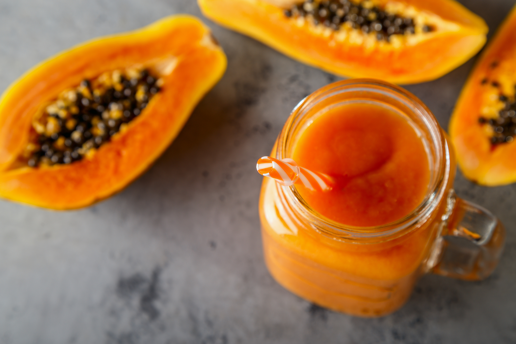 Expertos afirman que las 'pepas' de papaya se pueden comer y tienen ...