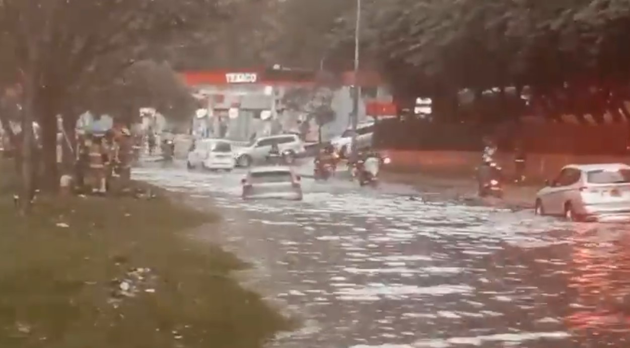 Videos e imágenes de la grave inundación de la carrera Séptima en ...
